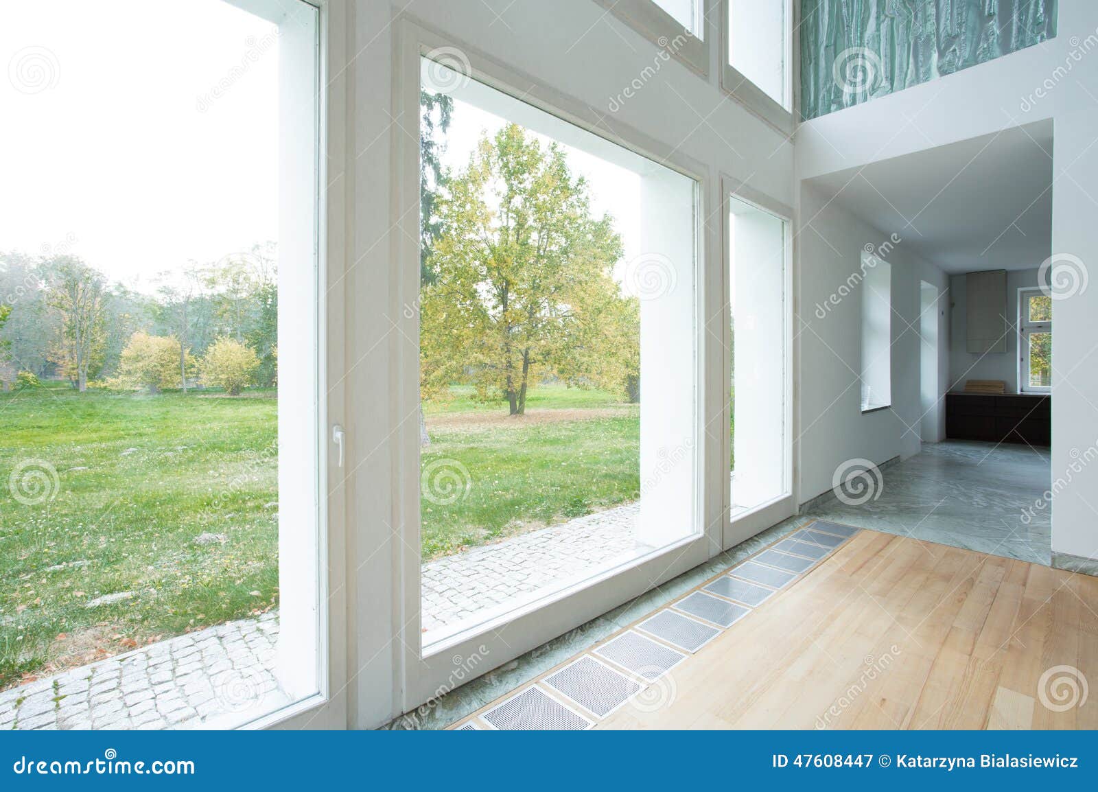 Grandes Janelas Na Casa Moderna Imagem de Stock - Imagem de projetado ...