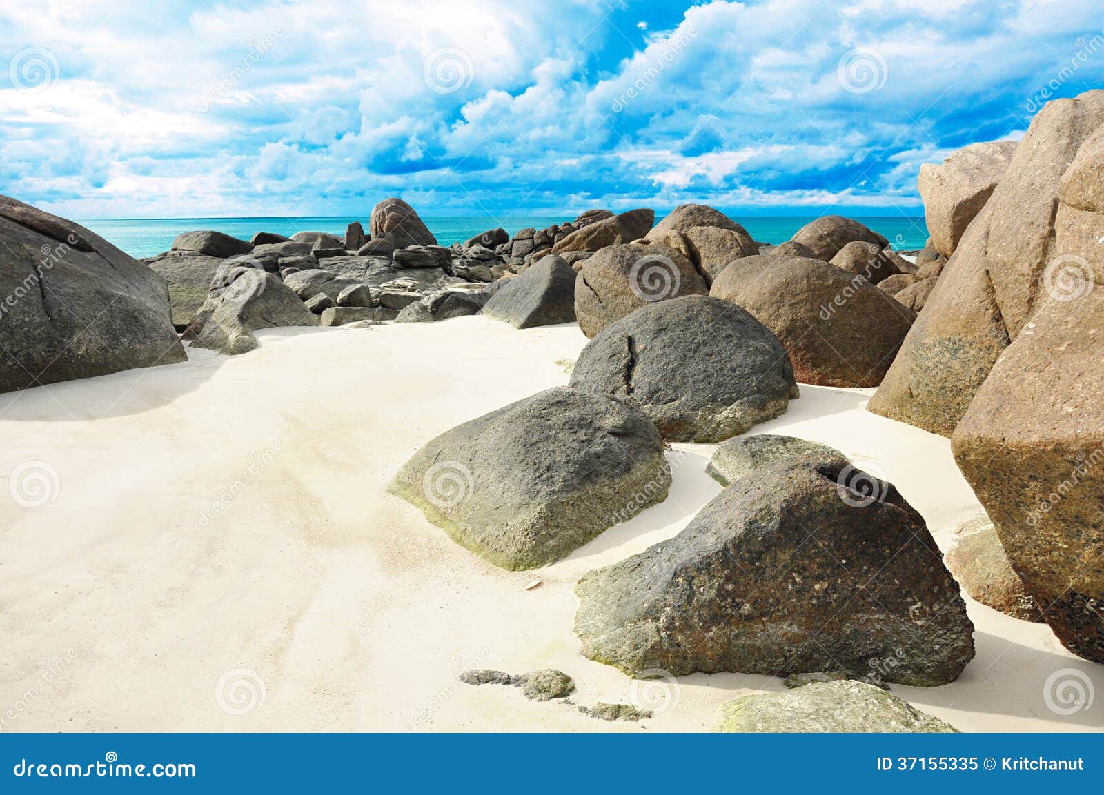 Grandes Roches Sur Le Bord De La Mer Image stock - Image du grand, noir ...