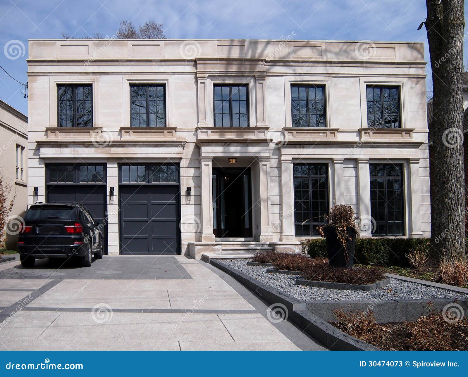 Grandi Casa E Strada Privata Moderne Immagine Stock - Immagine di viale ...