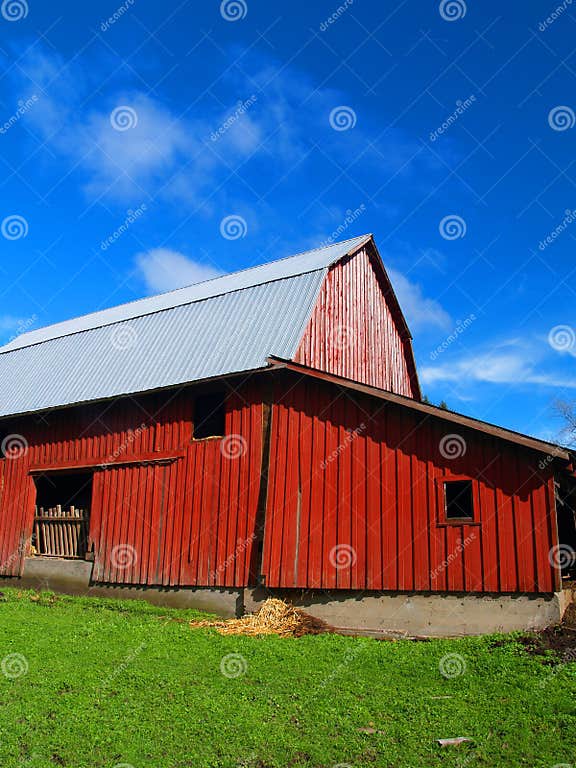 Granero del país foto de archivo. Imagen de barniz, granero - 645438