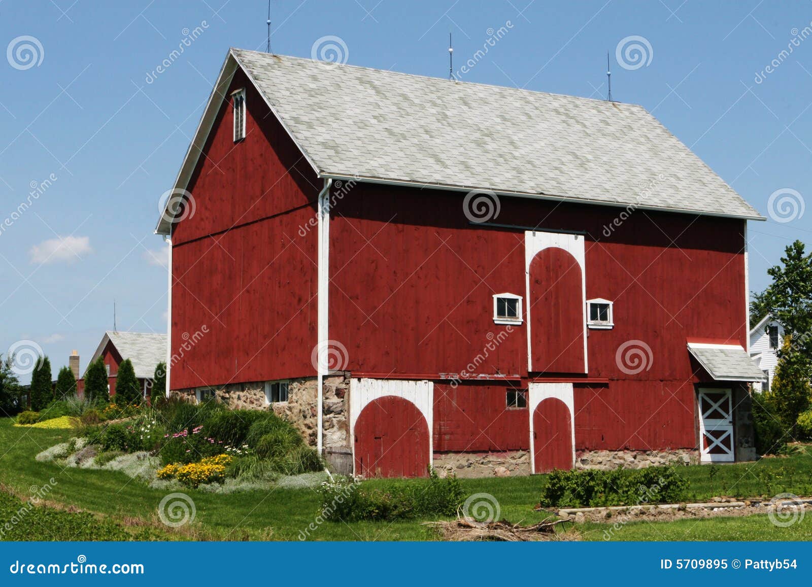 Grange américaine image stock. Image of trappe, grange - 5709895