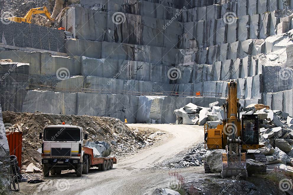 Granite quarry stock image. Image of chains, blade, action - 10281455