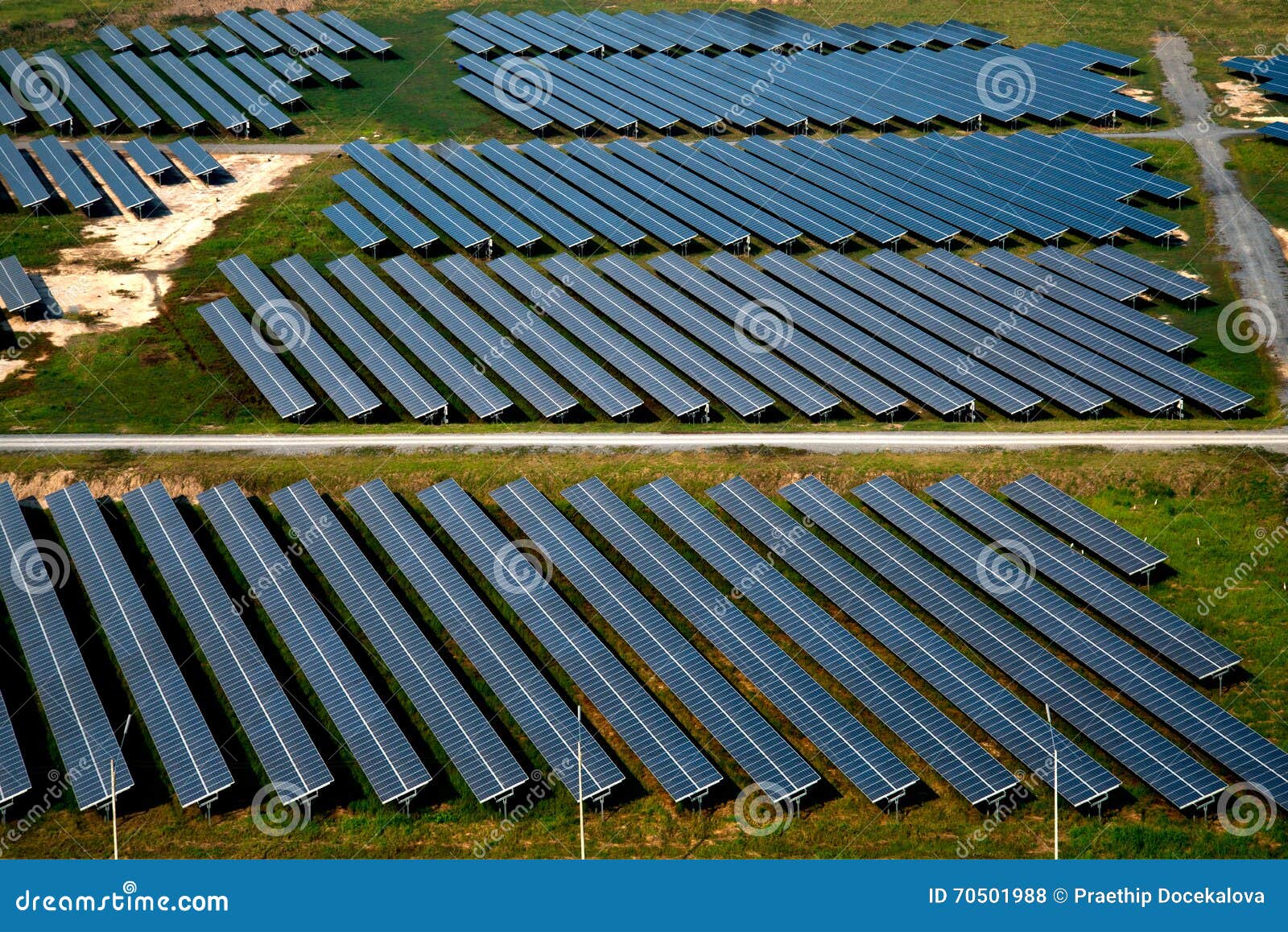 Granja Solar, Los Paneles Solares Foto de archivo - Imagen de planes ...