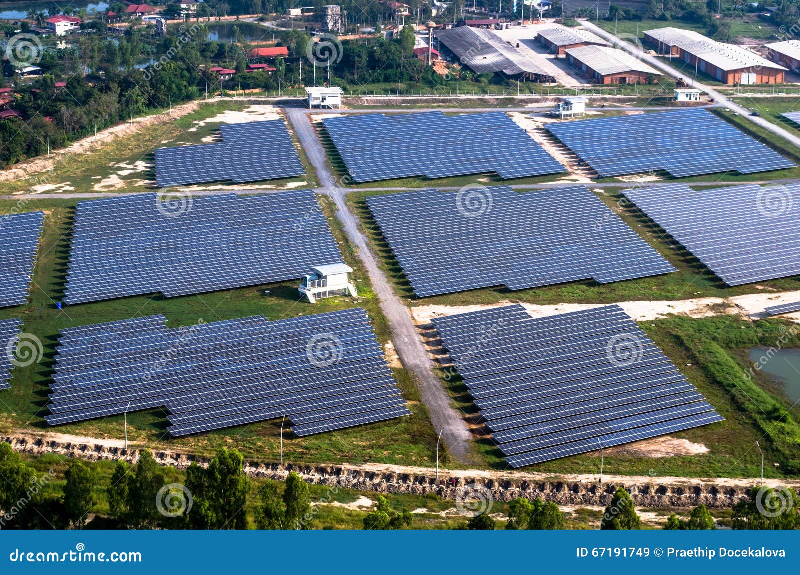 Granja Solar, Los Paneles Solares Del Aire Imagen de archivo - Imagen ...