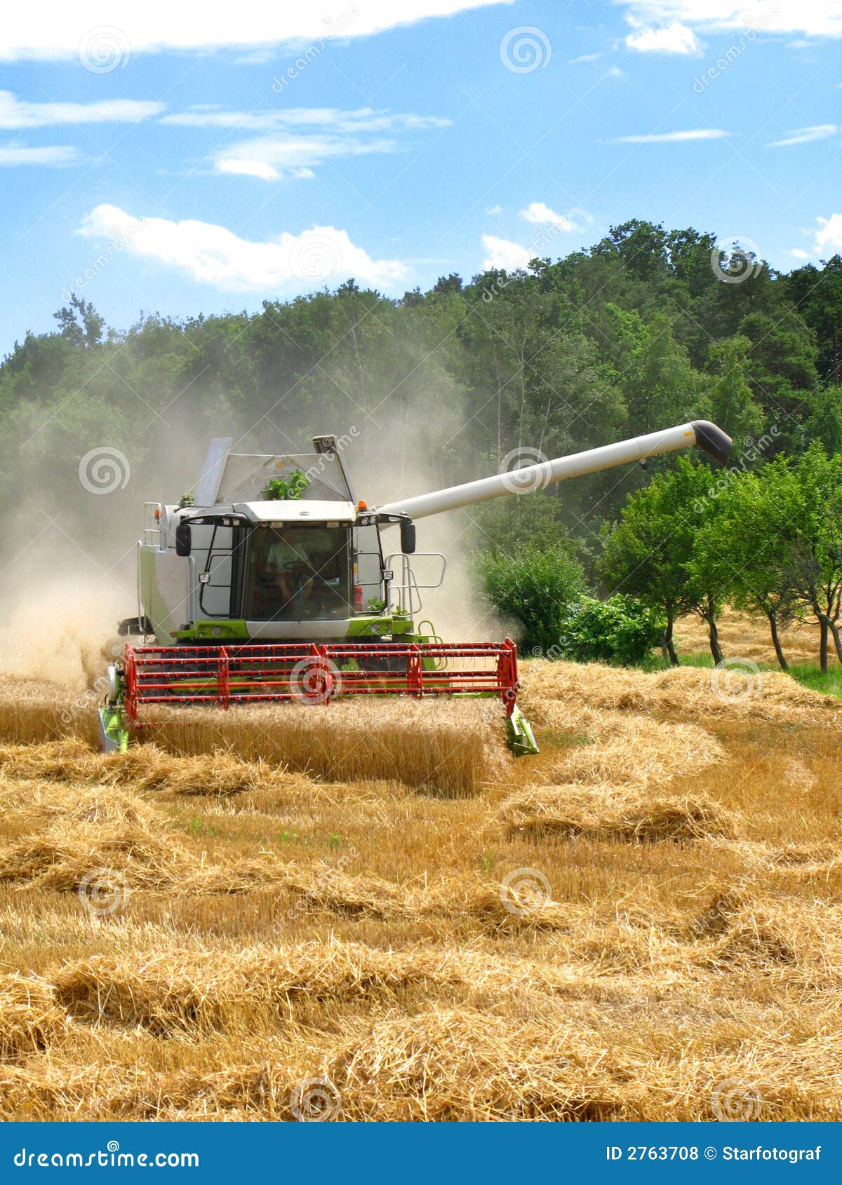 Granjero foto de archivo. Imagen de cielo, nubes, azul - 2763708