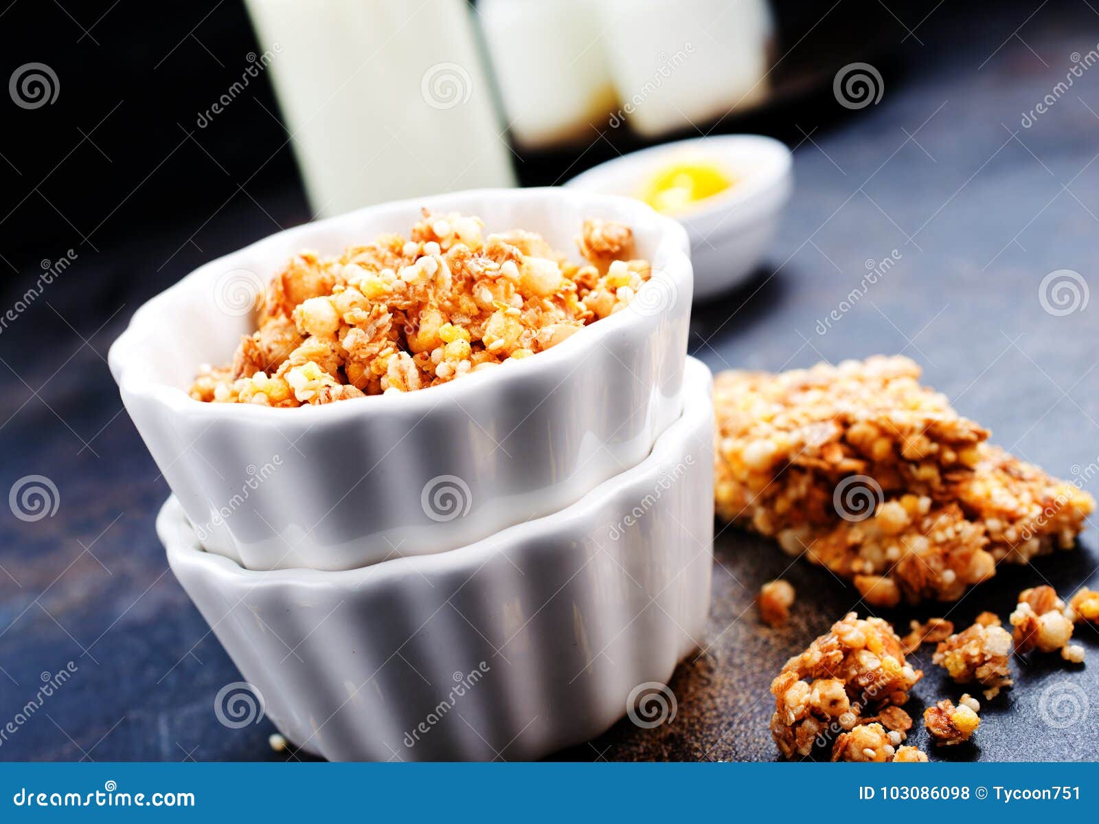 Granola stock foto. Image of ontbijt, haver, veenbes - 103086098