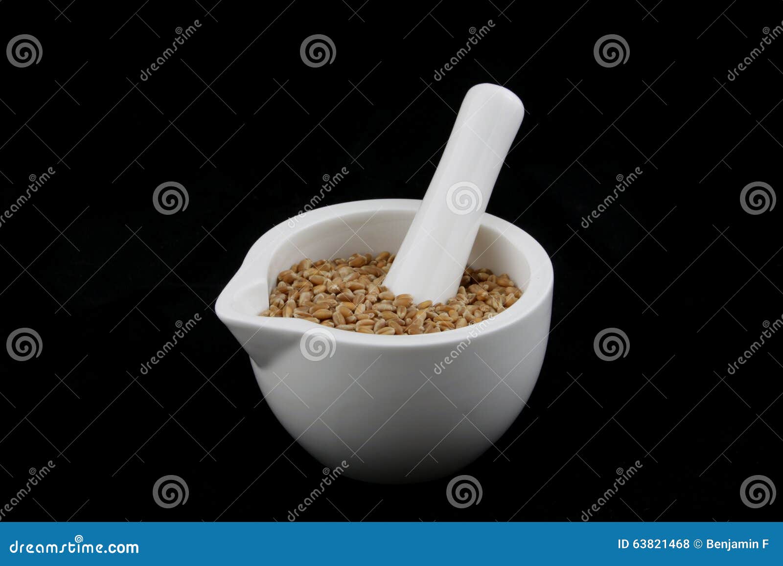 Granos Del Trigo Listos Para Moler Foto de archivo - Imagen de cosecha ...