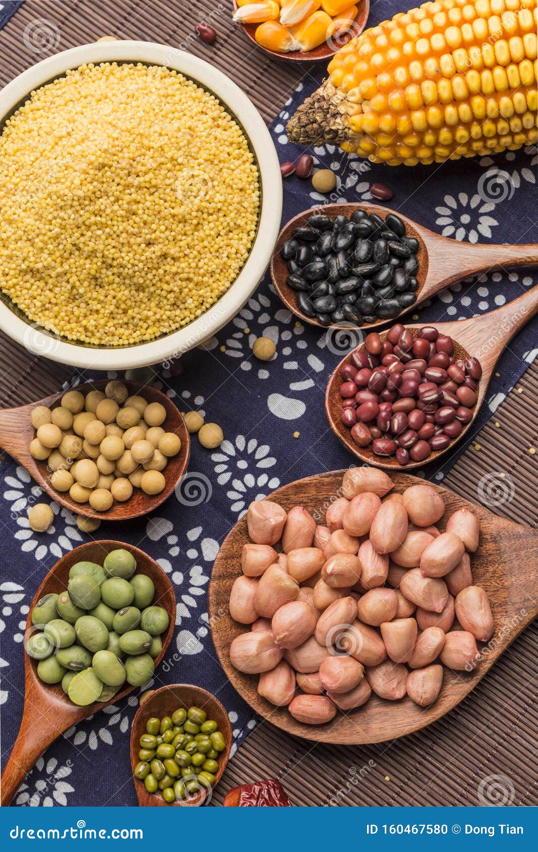 Granos Enteros Son Ricos En Nutrientes Foto de archivo - Imagen de ...