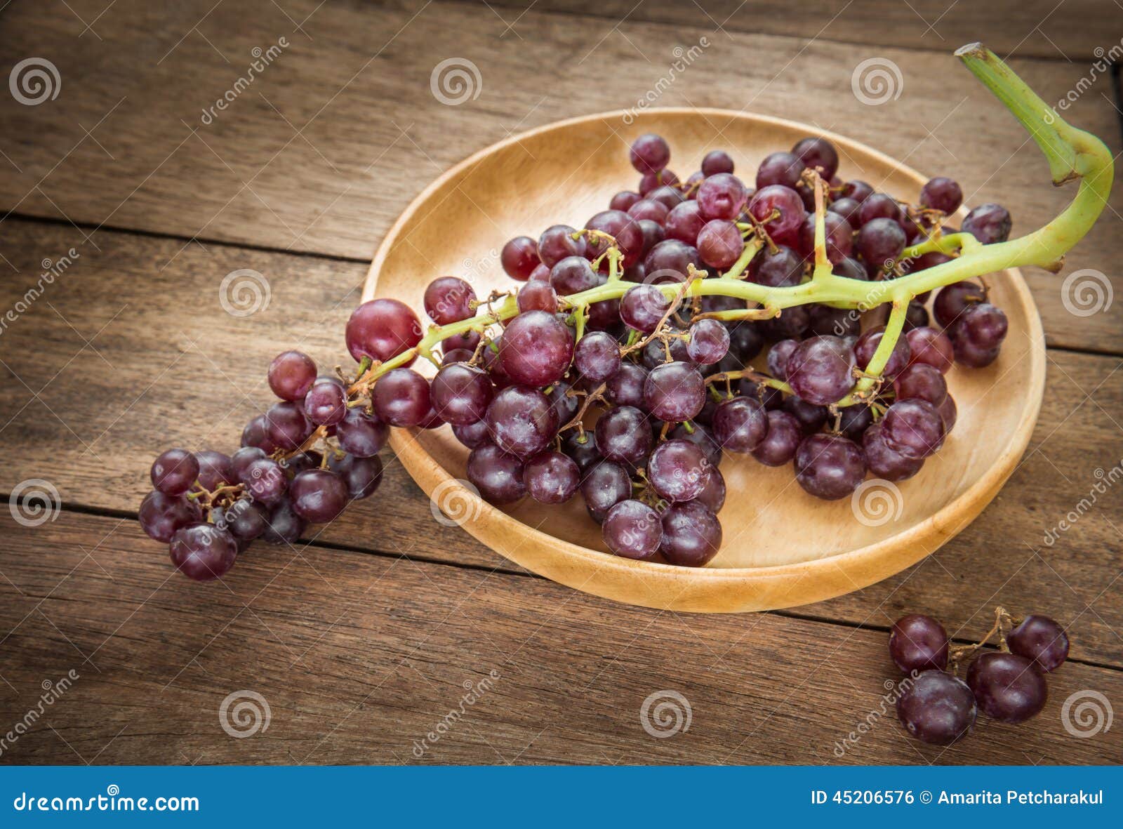 Grape on wooden plate stock photo. Image of still, bunch - 45206576
