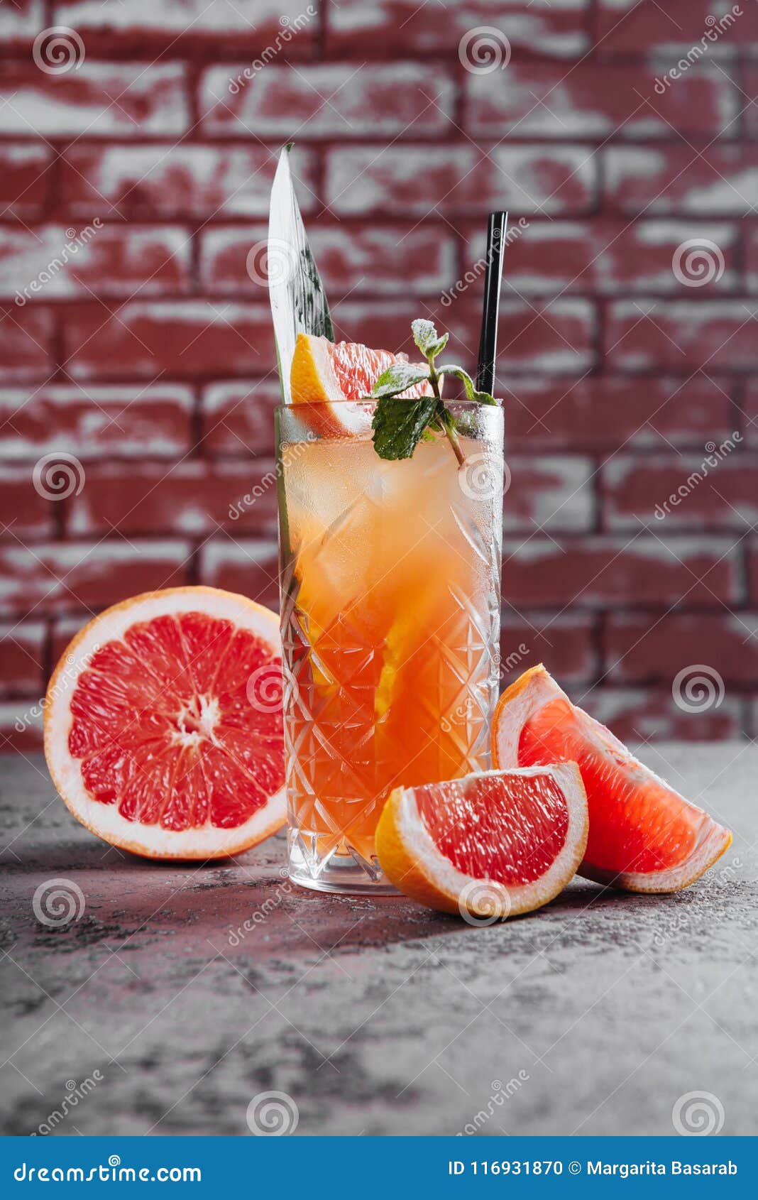 Grapefruit Lemonade Coctail. Stock Photo - Image of cuba, mint: 116931870