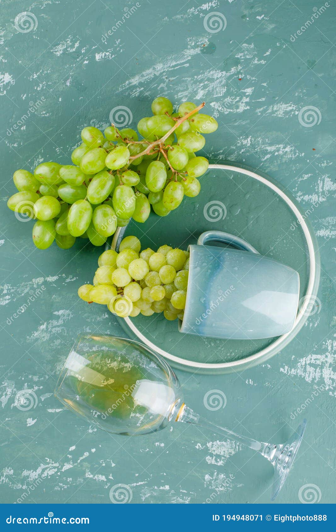 Grapes in a Cup with Drink Top View on Plaster and Tray Background ...