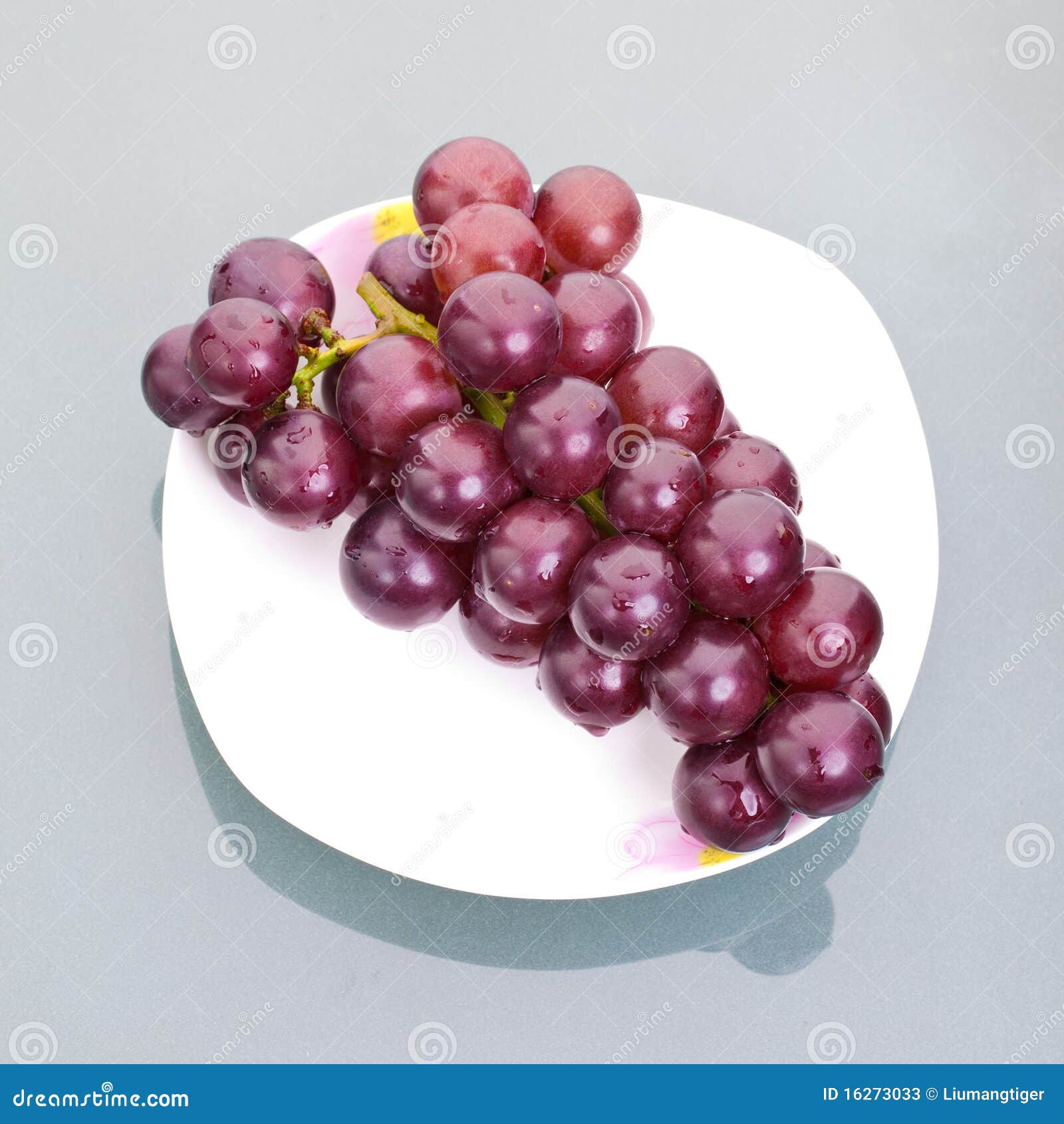 Grapes on dish stock image. Image of savor, fresh, appetite - 16273033