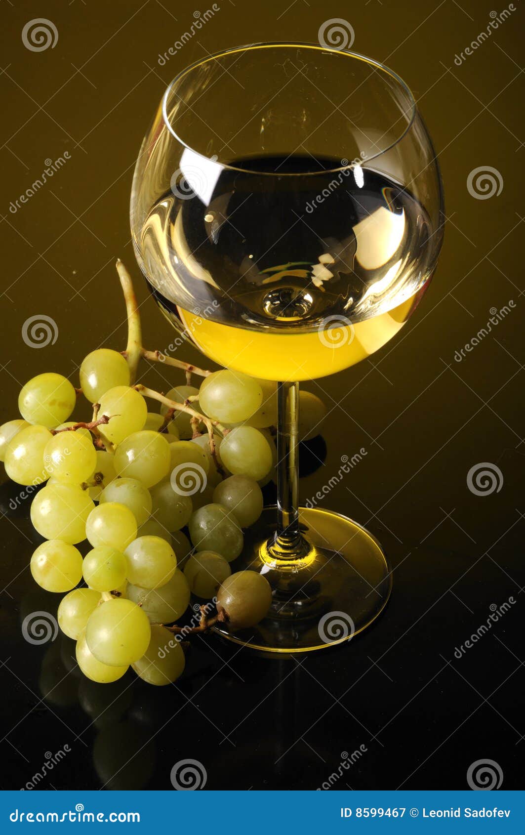 Grapes and glass of wine stock image. Image of luxury - 8599467