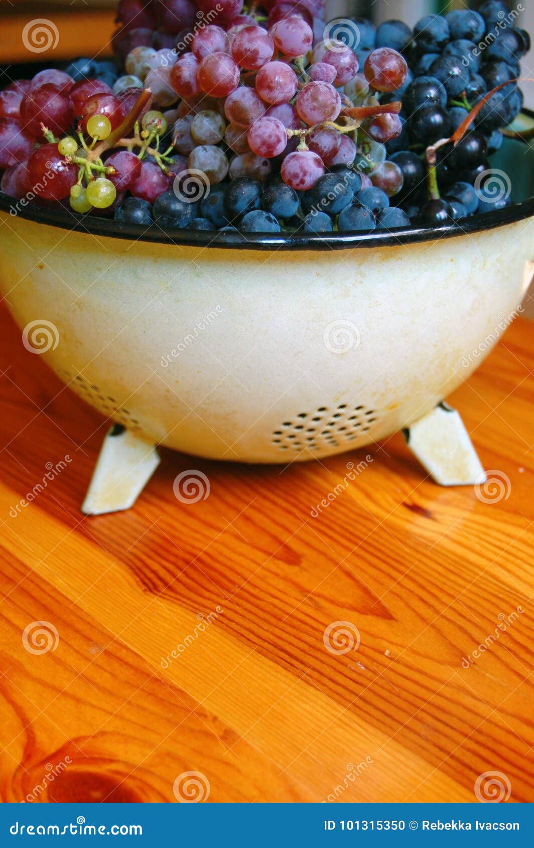 Grapes on wooden table stock photo. Image of health - 101315350
