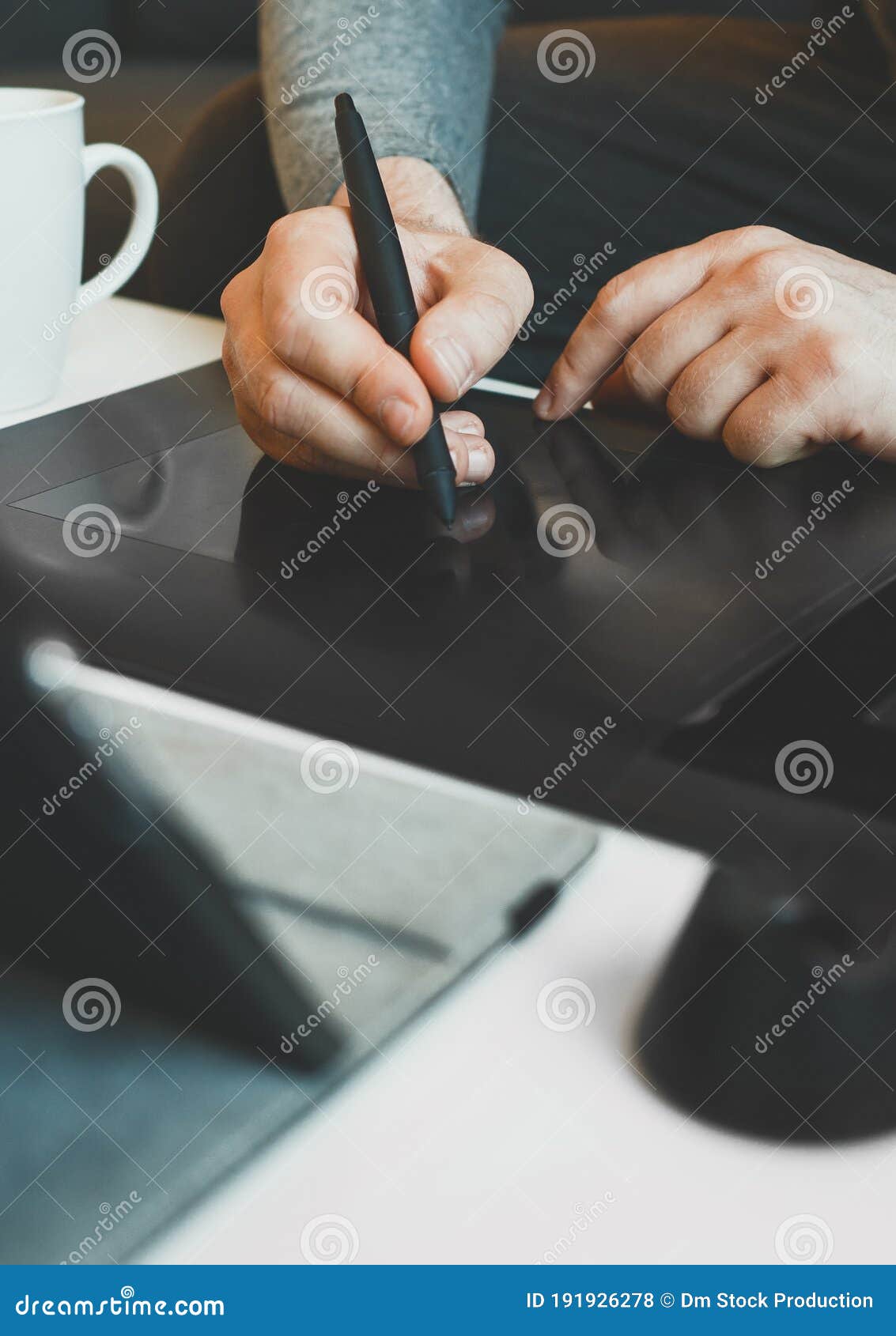 Graphic Designer Using Electronic Drawing Tablet Stock Photo - Image of ...