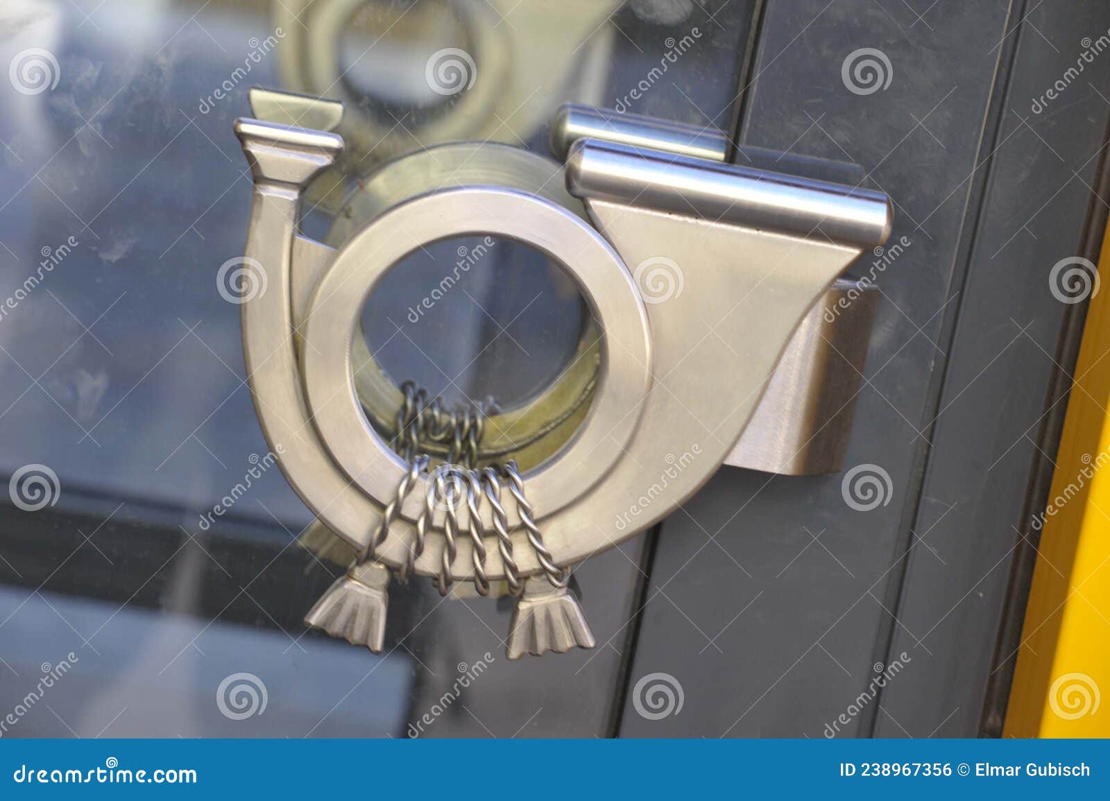 Graphical Symbol of a Post Horn Stock Photo - Image of freighting ...