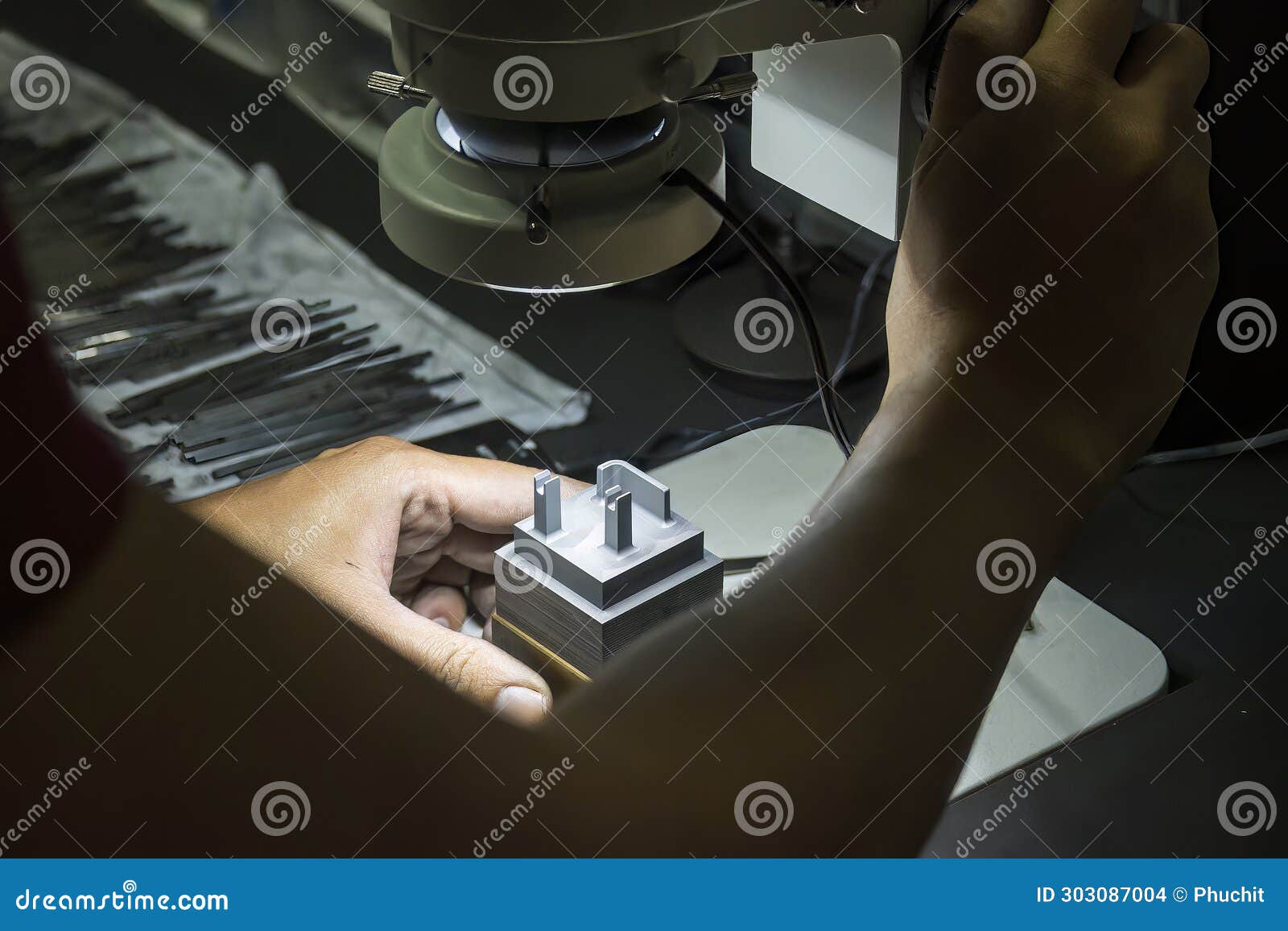 The Graphite Electrode Quality Control after Milling Process Stock ...