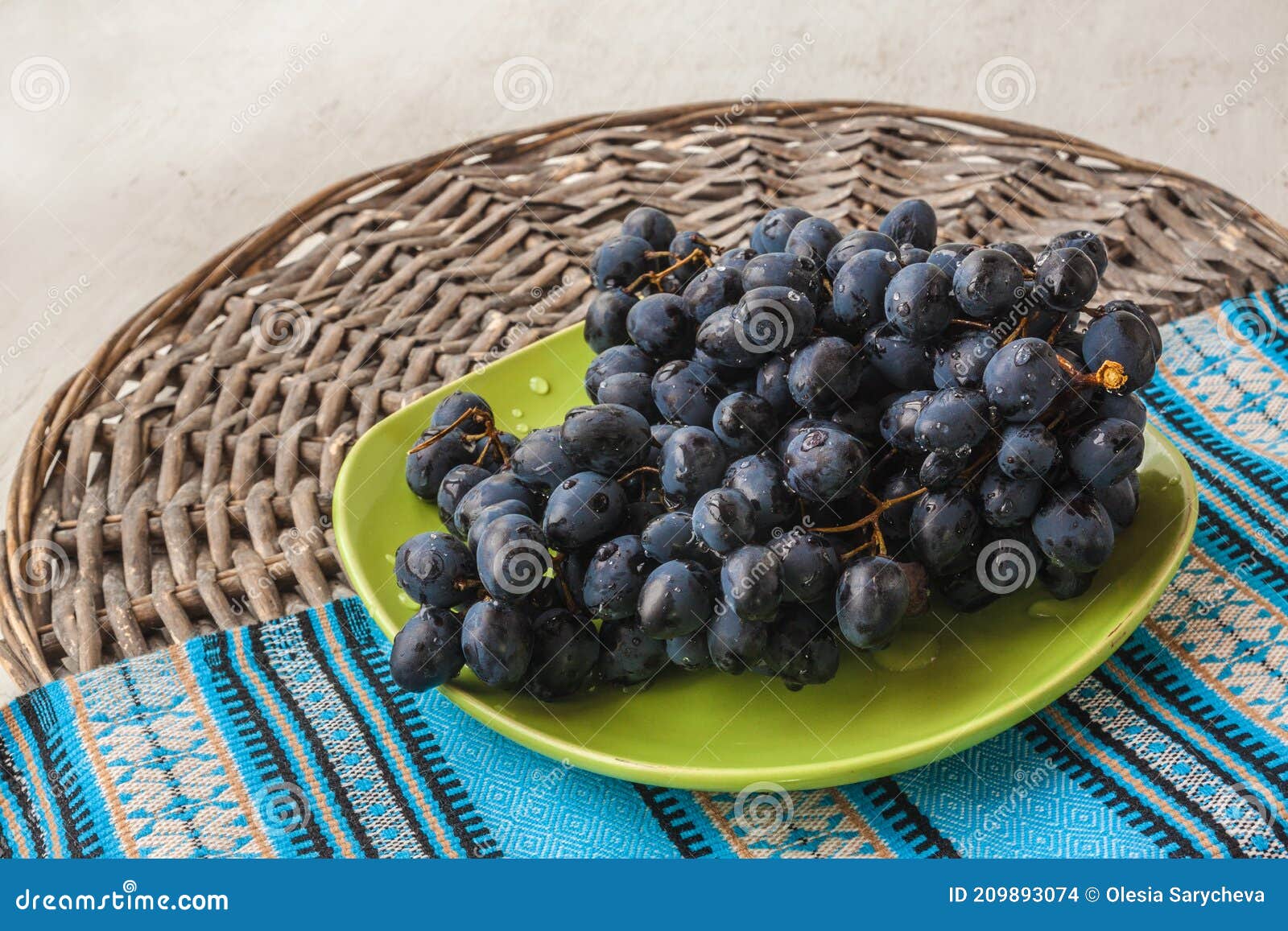 Grappes de raisin photo stock. Image du nutrition, balai - 209893074