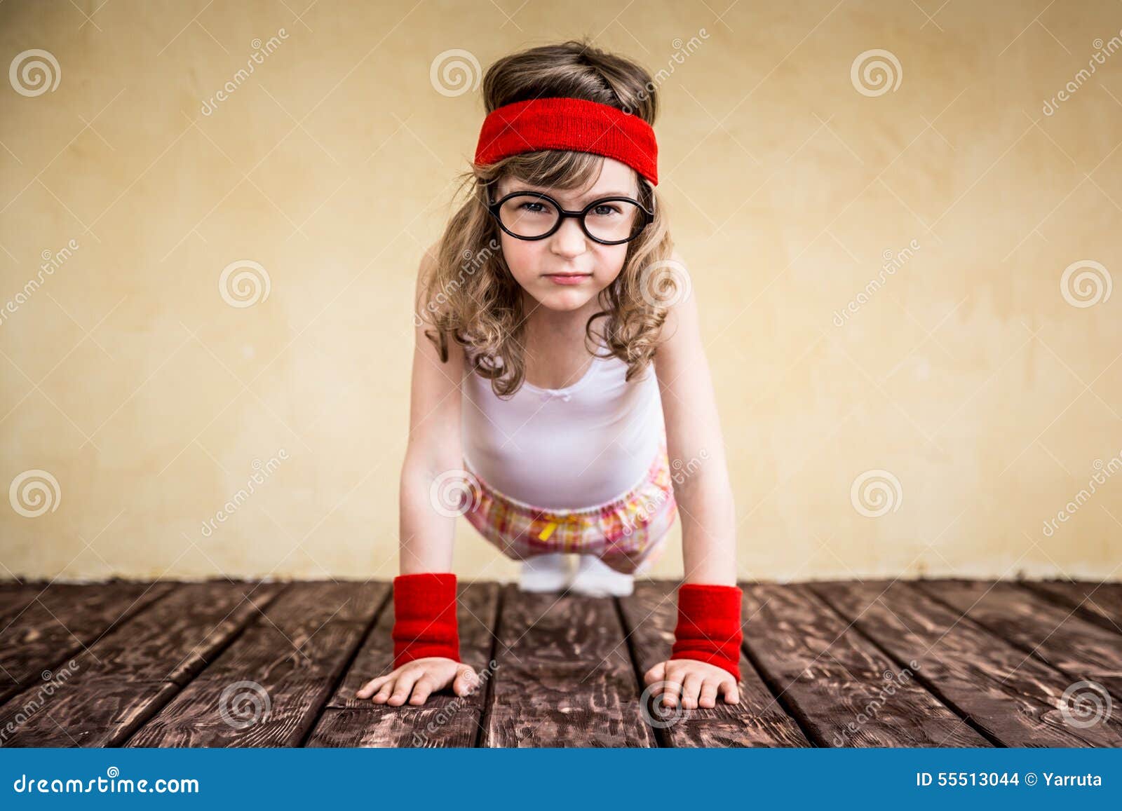 Grappig sterk kind stock foto. Image of persoon, leider - 55513044