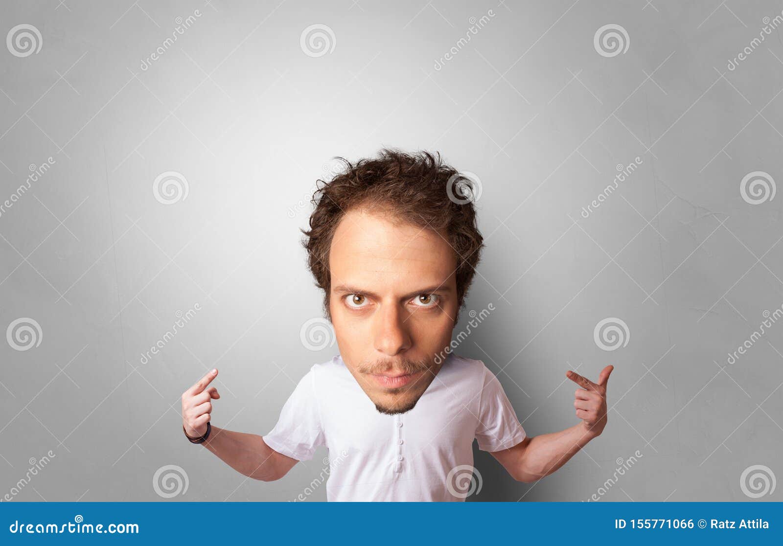 Grappige Persoon Met Groot Hoofd Stock Foto - Image of carrière ...