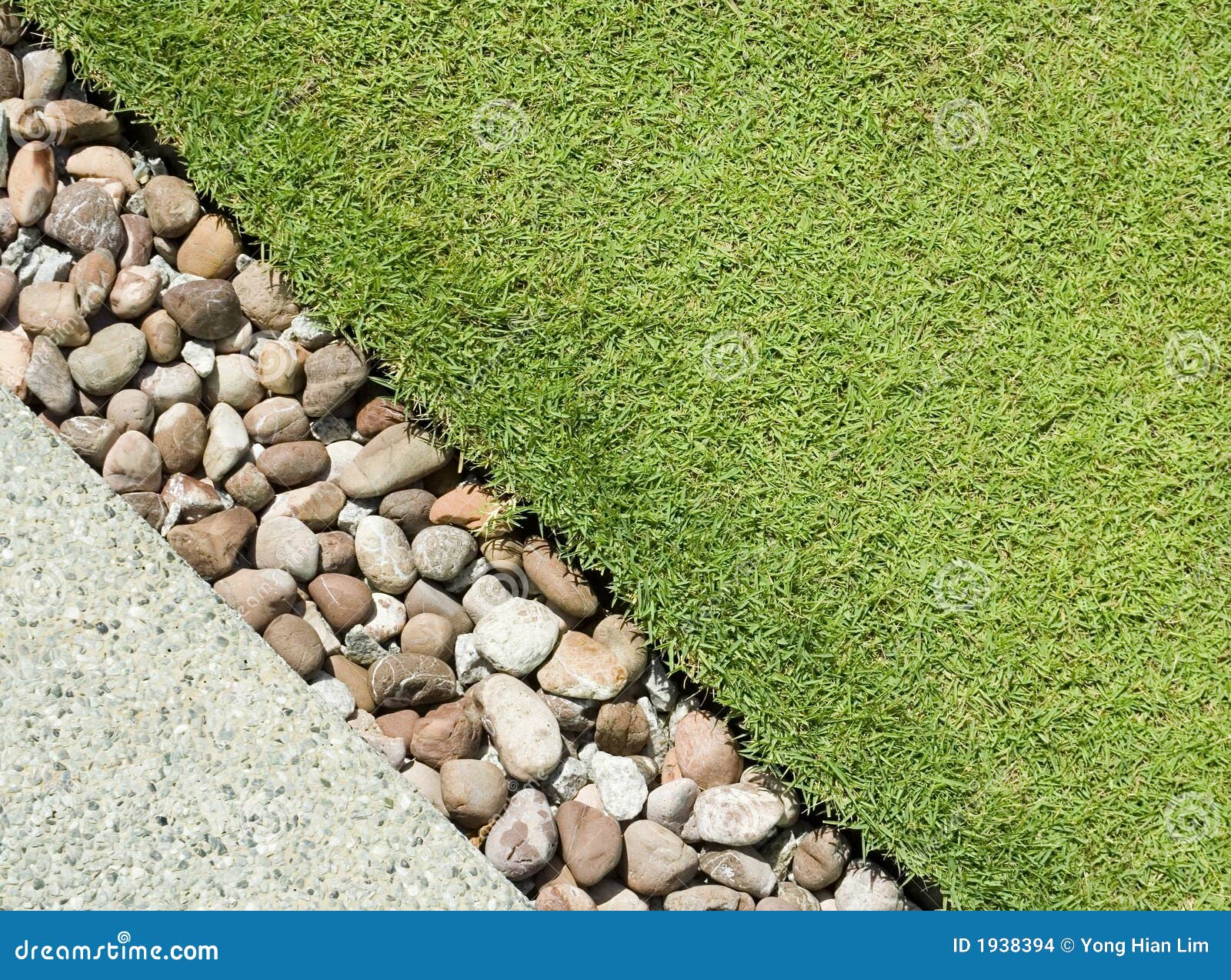 Gras, Kiezelstenen En Steen Stock Foto - Image of park, stenen: 1938394