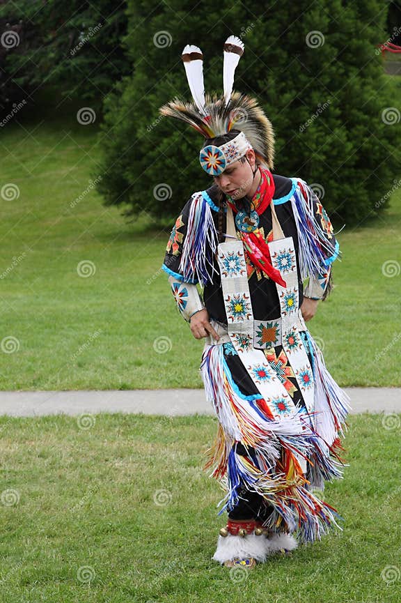 Grass Dance editorial stock image. Image of powwow, celebration - 5486934