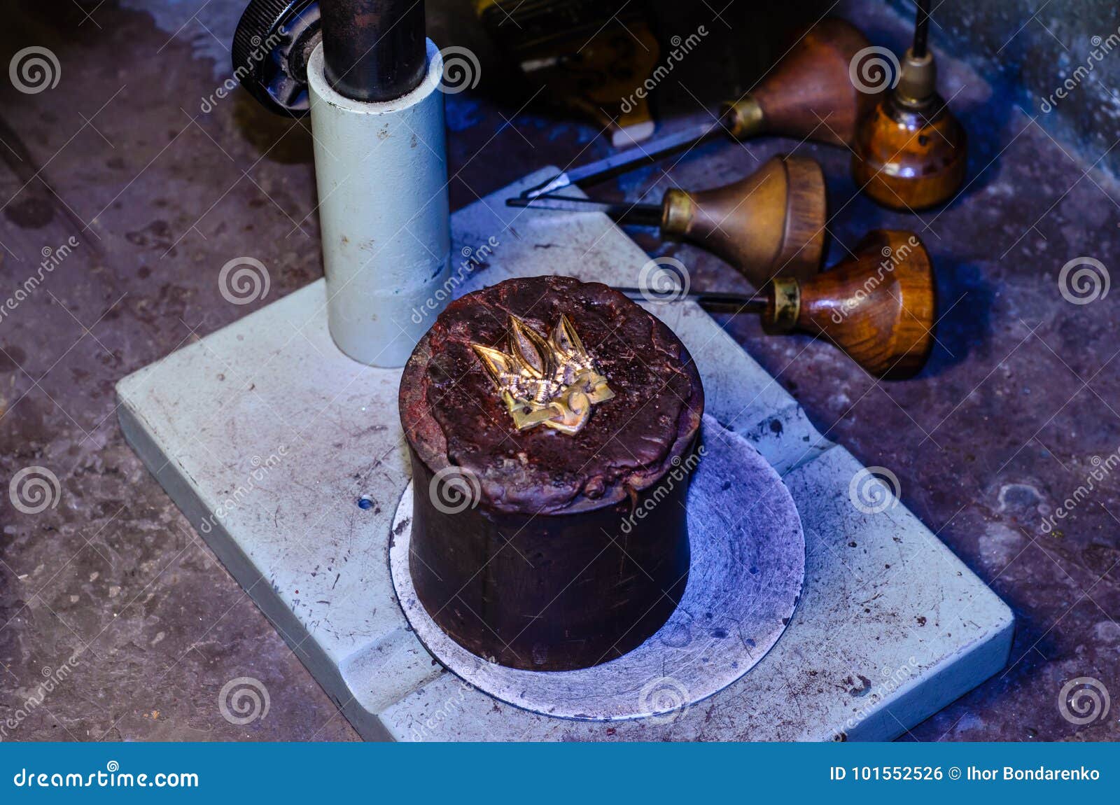 Gravers E Tridente Em Um Local De Trabalho Do Joalheiro Foto de Stock ...