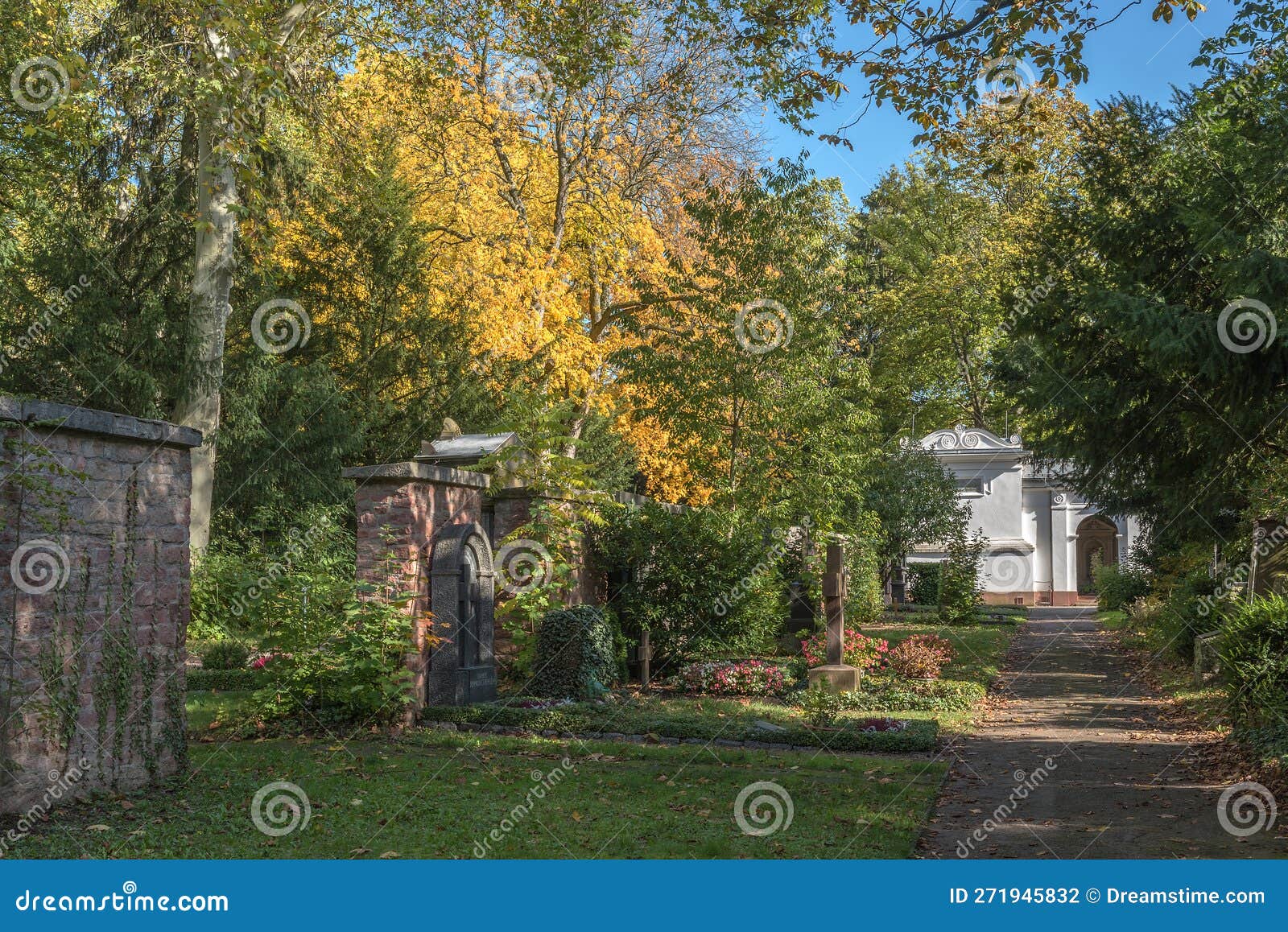 Graves and Sculptures in the Main Cemetery, Frankfurt, Germany Stock ...