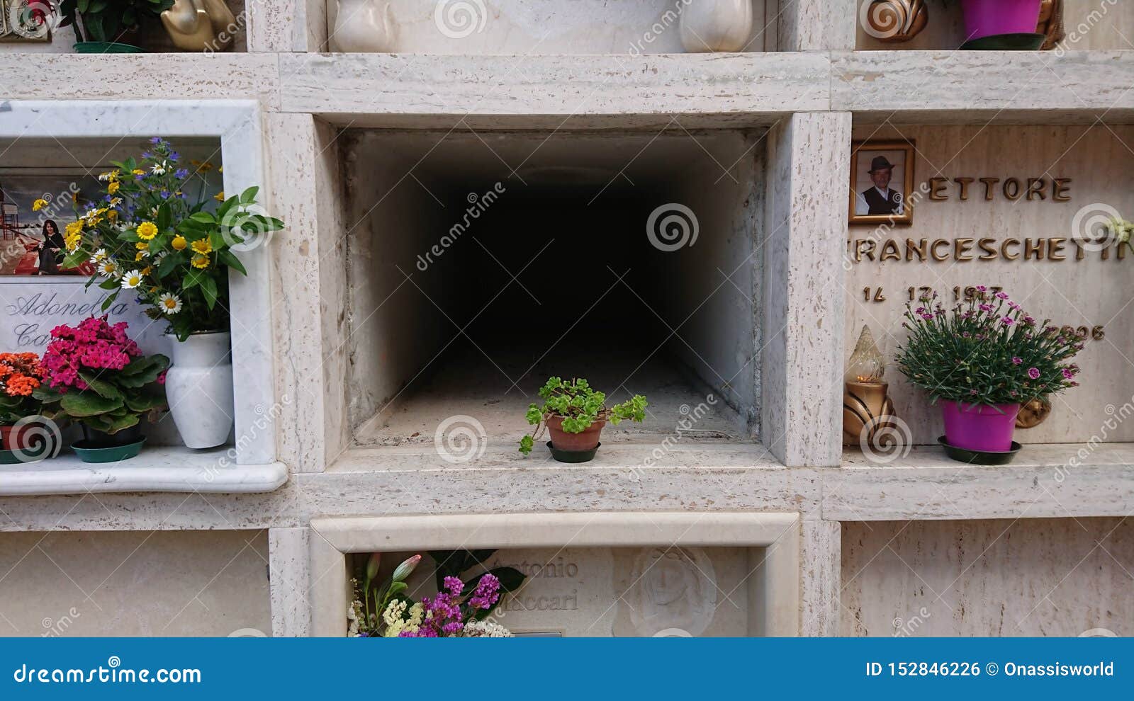 Graveyard Tomb editorial photo. Image of european, tomb - 152846226