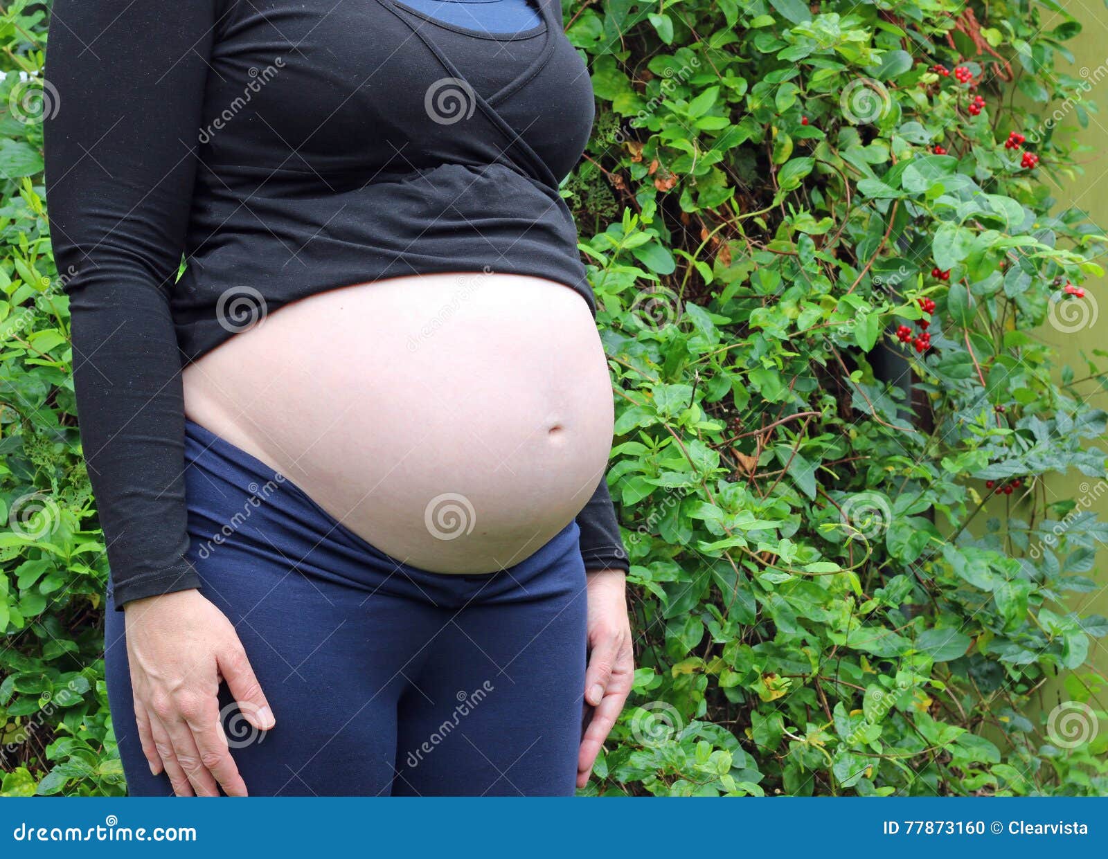 Gravid Kvinna Behandla Som Ett Barn Bulan Arkivfoto - Bild av ... Gravid Kvinna Behandla Som Ett Barn Bulan Arkivfoto - Bild av ...