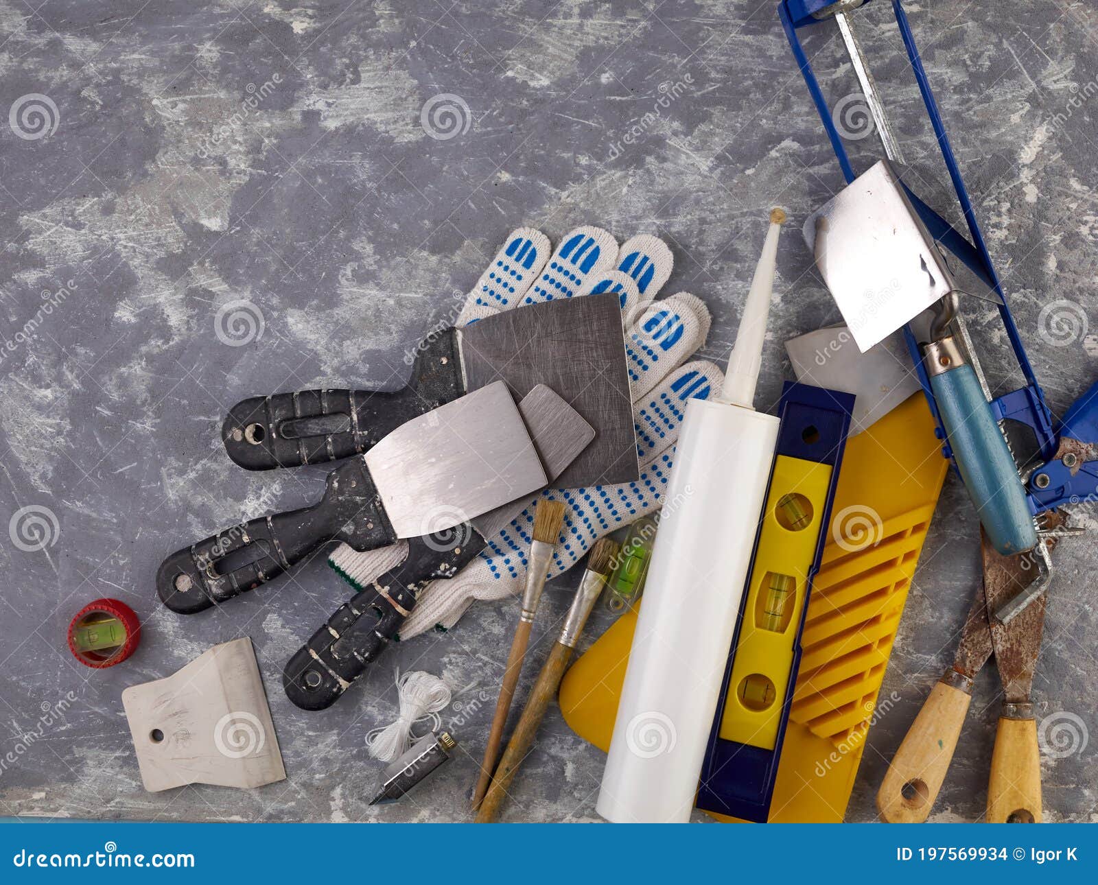 Work Putty Walls. The Alignment Of The Walls With A Trowel Royalty-Free ...