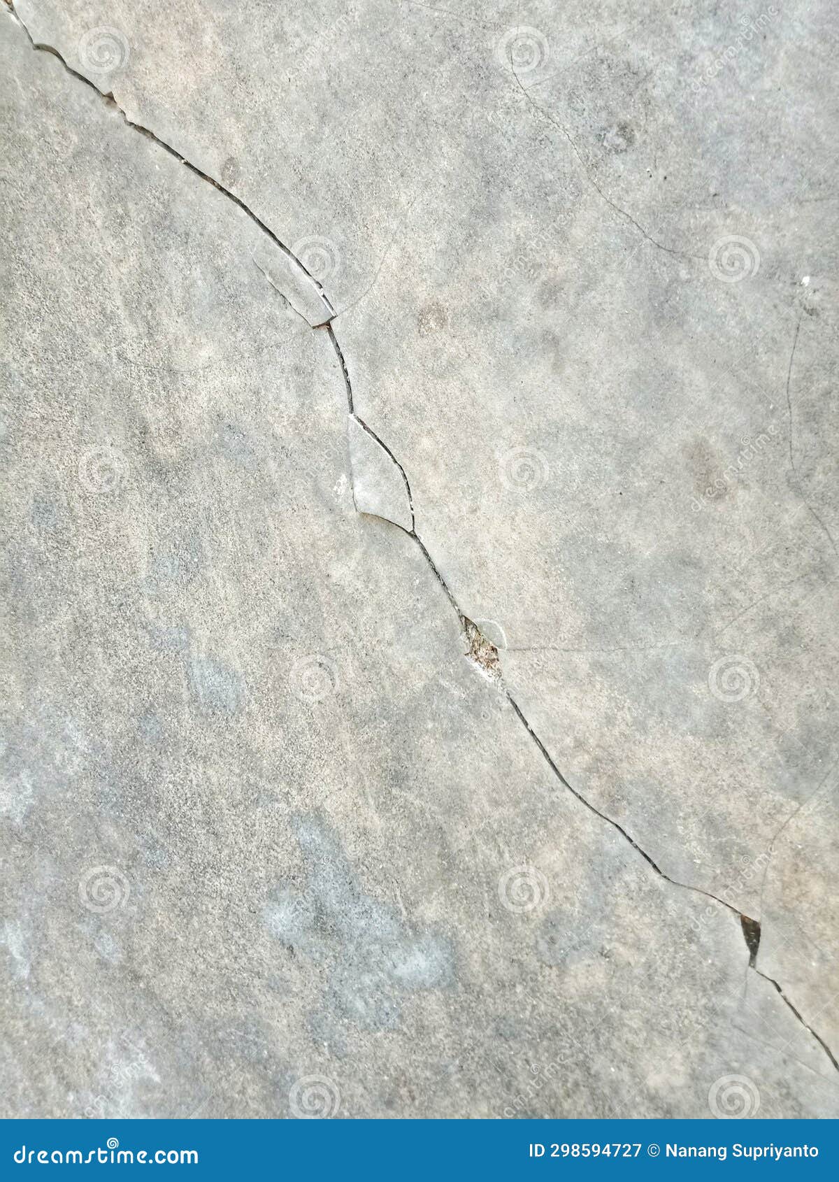 Gray Cracked Wall Texture with Cracks on the Sides Stock Image - Image ...