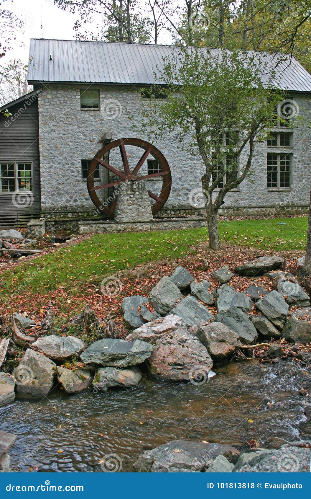 Gray Mill photo stock. Image du gris, architecture, nourriture - 101813818