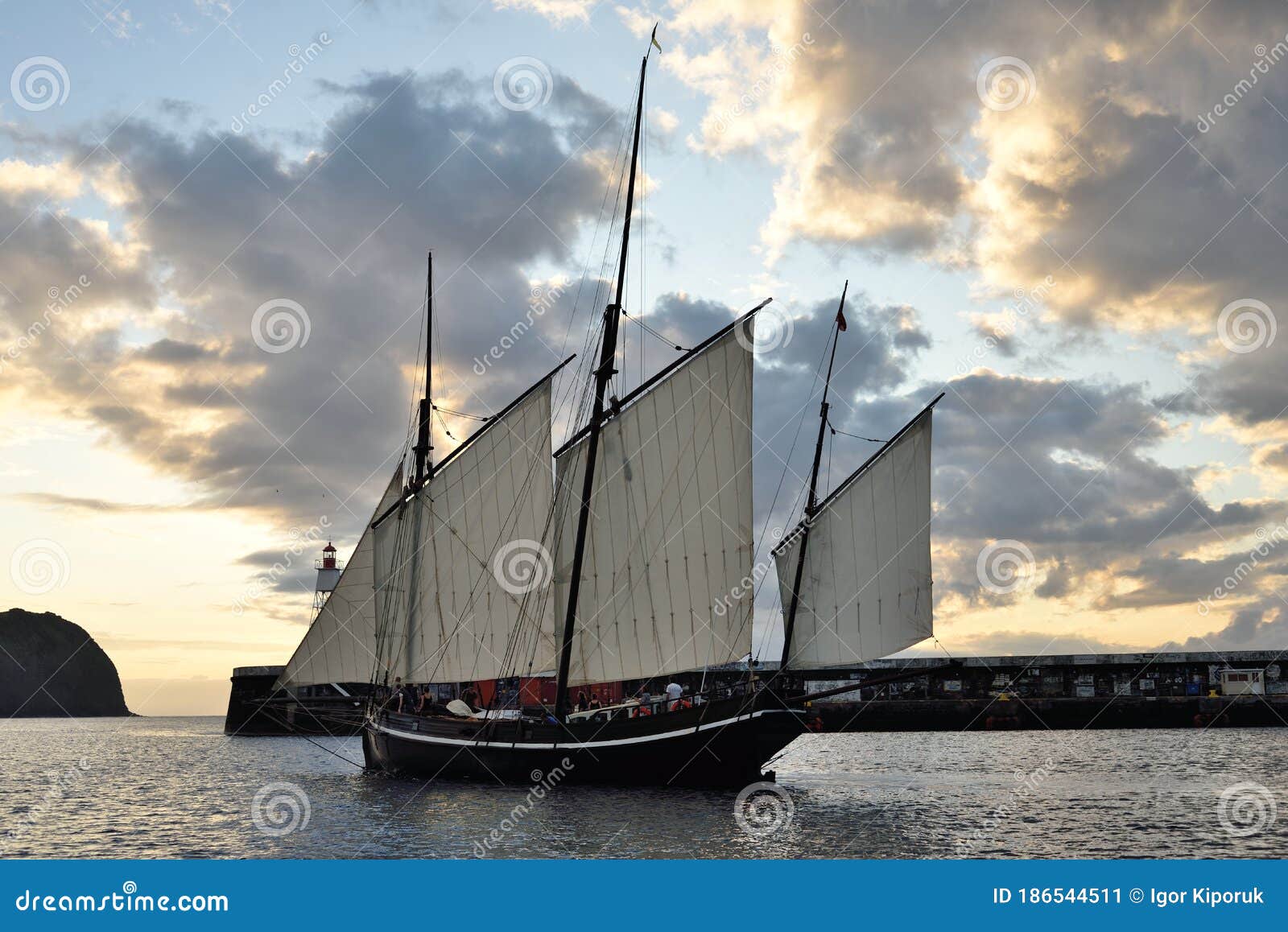 Classic sailing ship. editorial photo. Image of leaving - 186544511