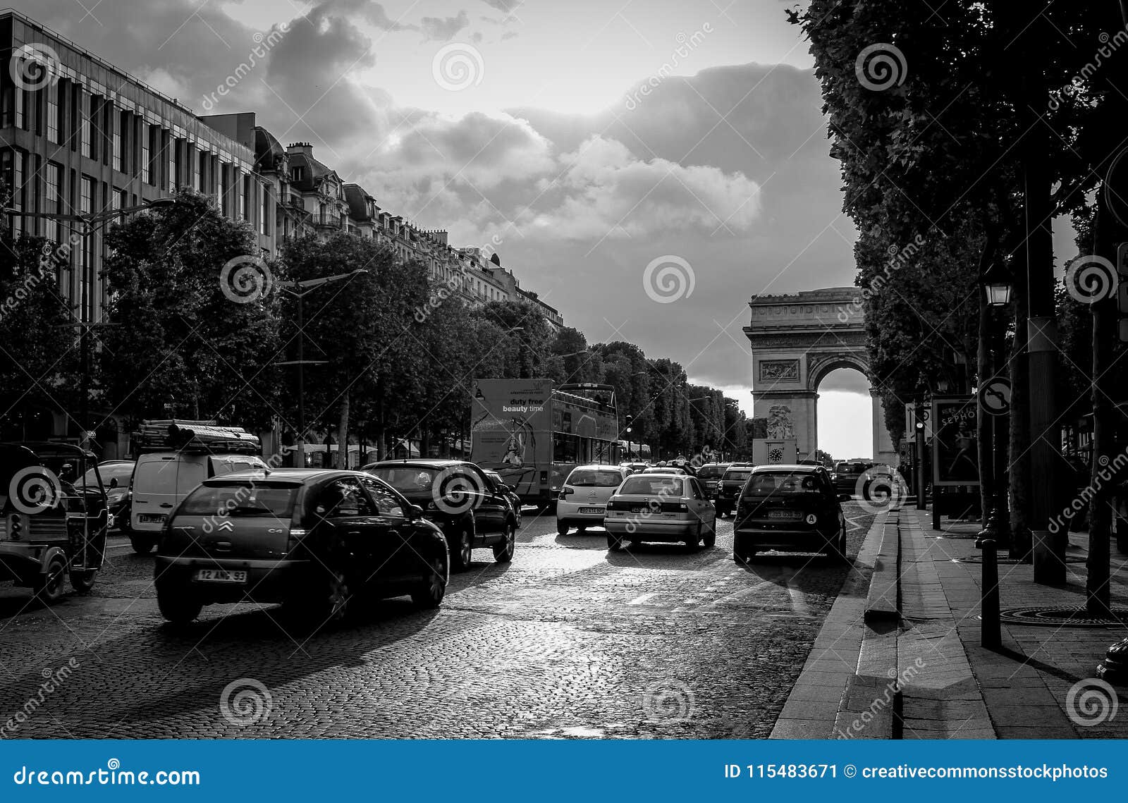 Grayscale Photo Of Busy Streets With Building Picture. Image: 115483671
