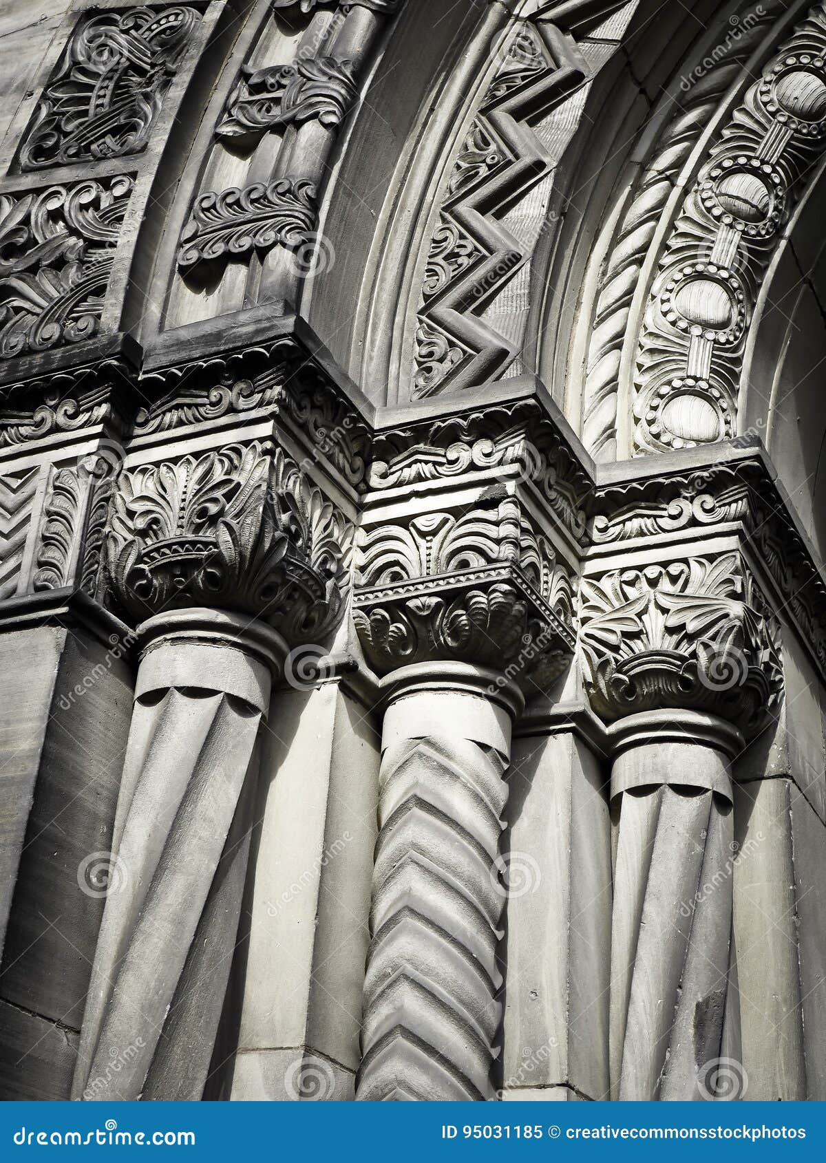 Grayscale Photo Of Concrete Building With Pillars Picture. Image: 95031185