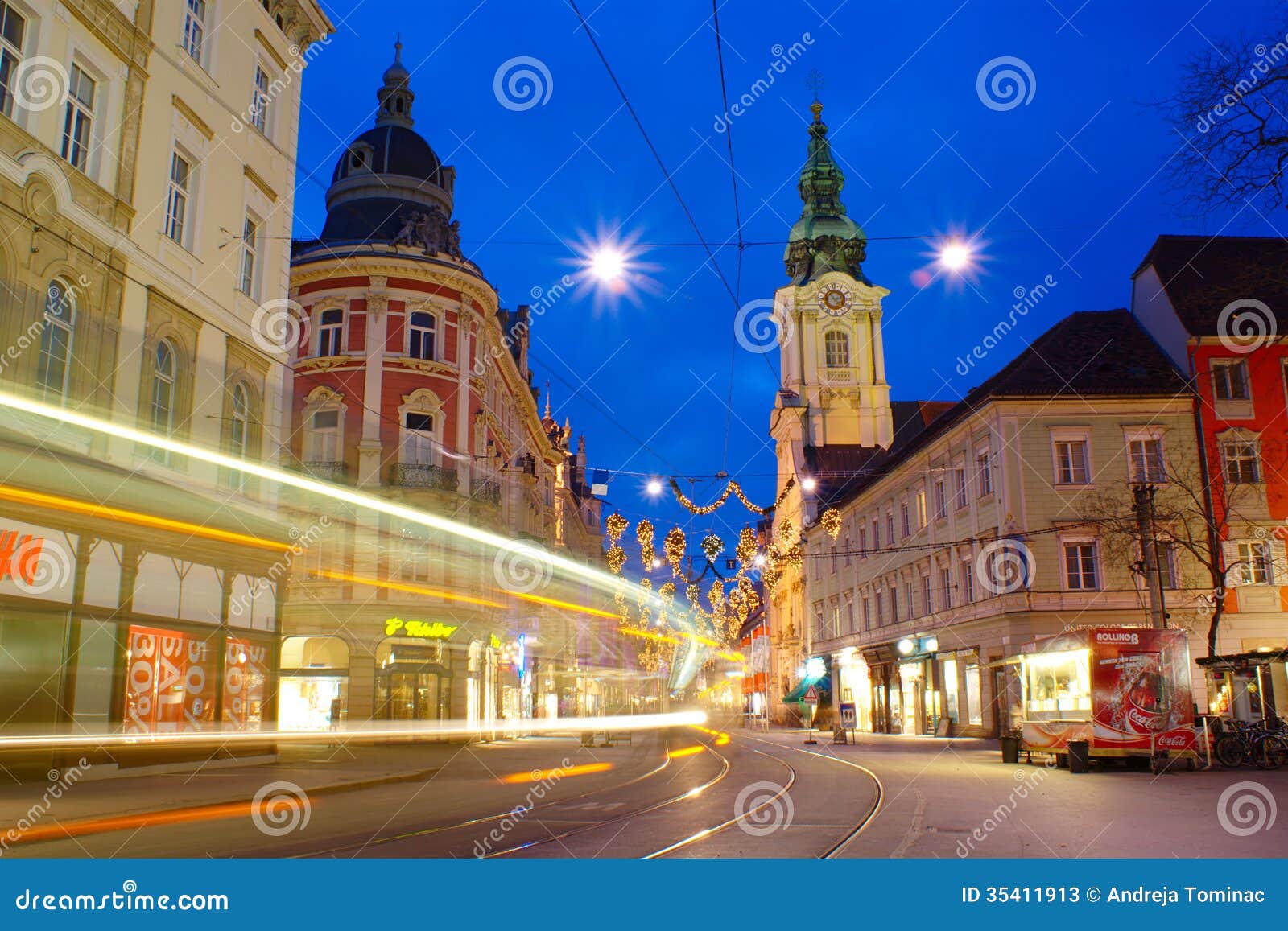 Graz par nuit, Autriche photo stock éditorial. Image du neuf - 35411913