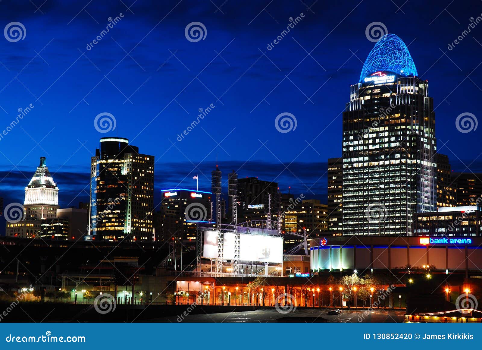 Cincinnati Skyline at Night Editorial Image - Image of cincinnati ...