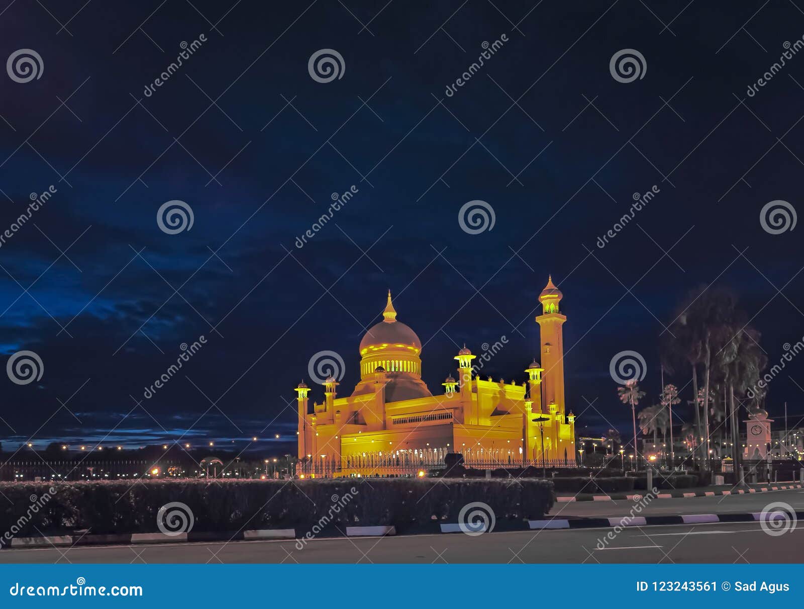 Mosque night stock image. Image of dramatic, holy, light - 123243561