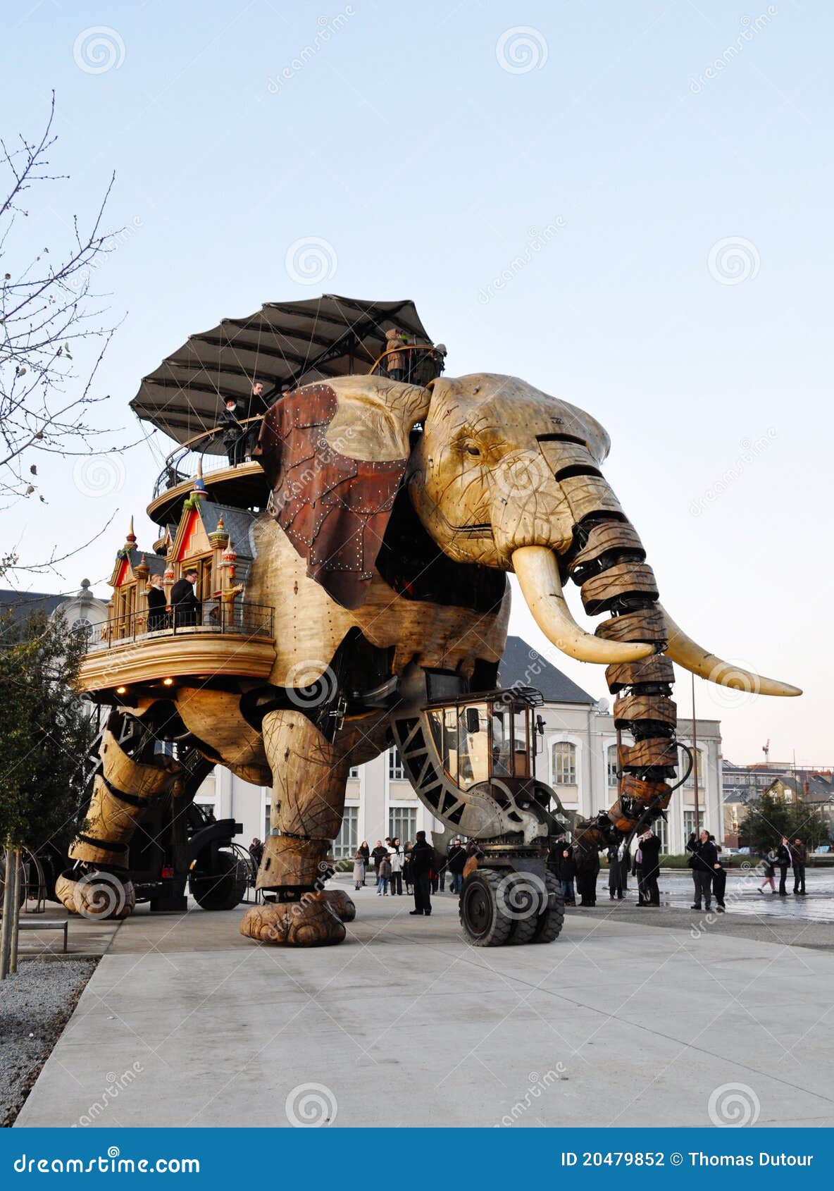 The Great Elephant Giant Puppet And The Marine Worlds Carousel In ...
