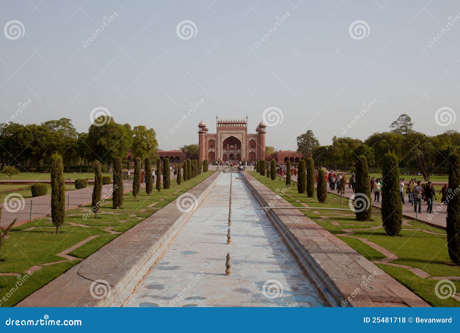 The Great Gate of the Taj Mahal from Entrance Editorial Stock Photo ...
