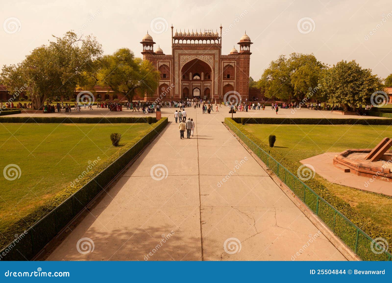 The Great Gate of the Taj Mahal from Entrance Editorial Stock Image ...