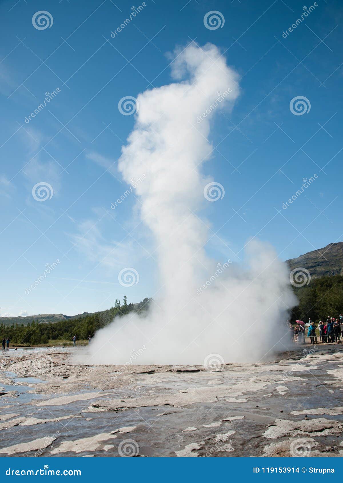 Splashing of the Great Geysir, Iceland Editorial Stock Image - Image of ...