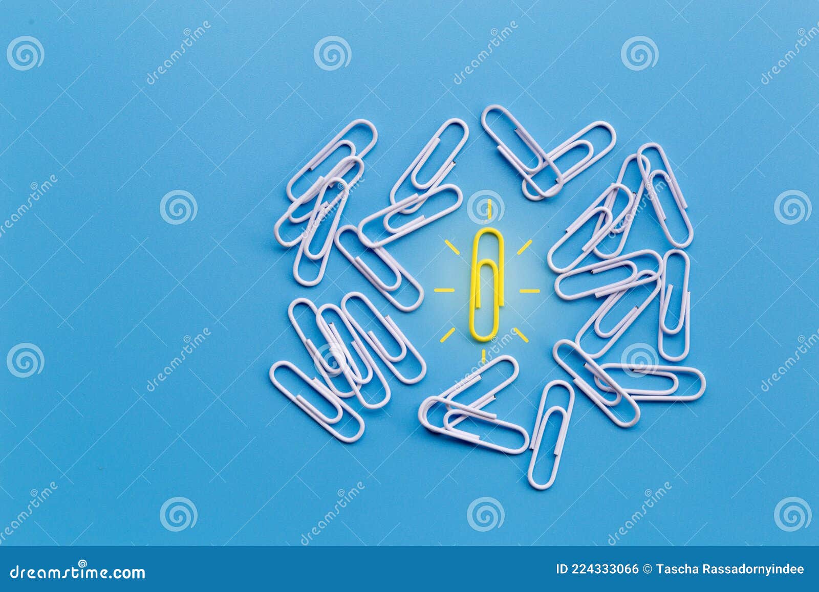 Great Ideas Concept with Paperclip, Thinking ,creativity, Light Bulb on ...