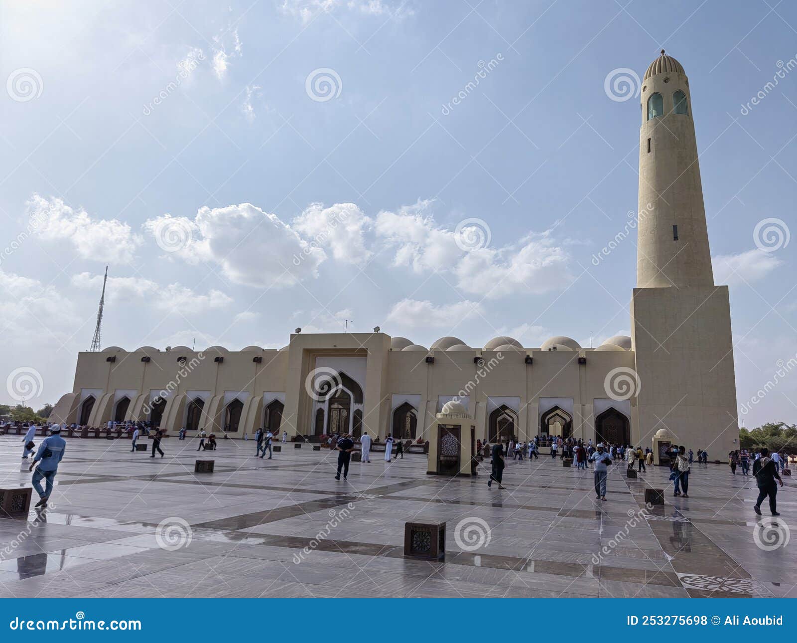 Doha mosque editorial stock photo. Image of walkway - 253275698