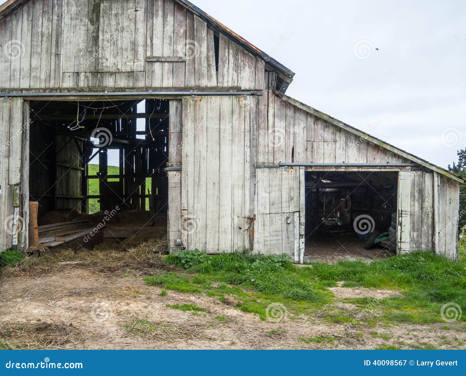 Great old barn stock image. Image of barn, falling, field - 40098567