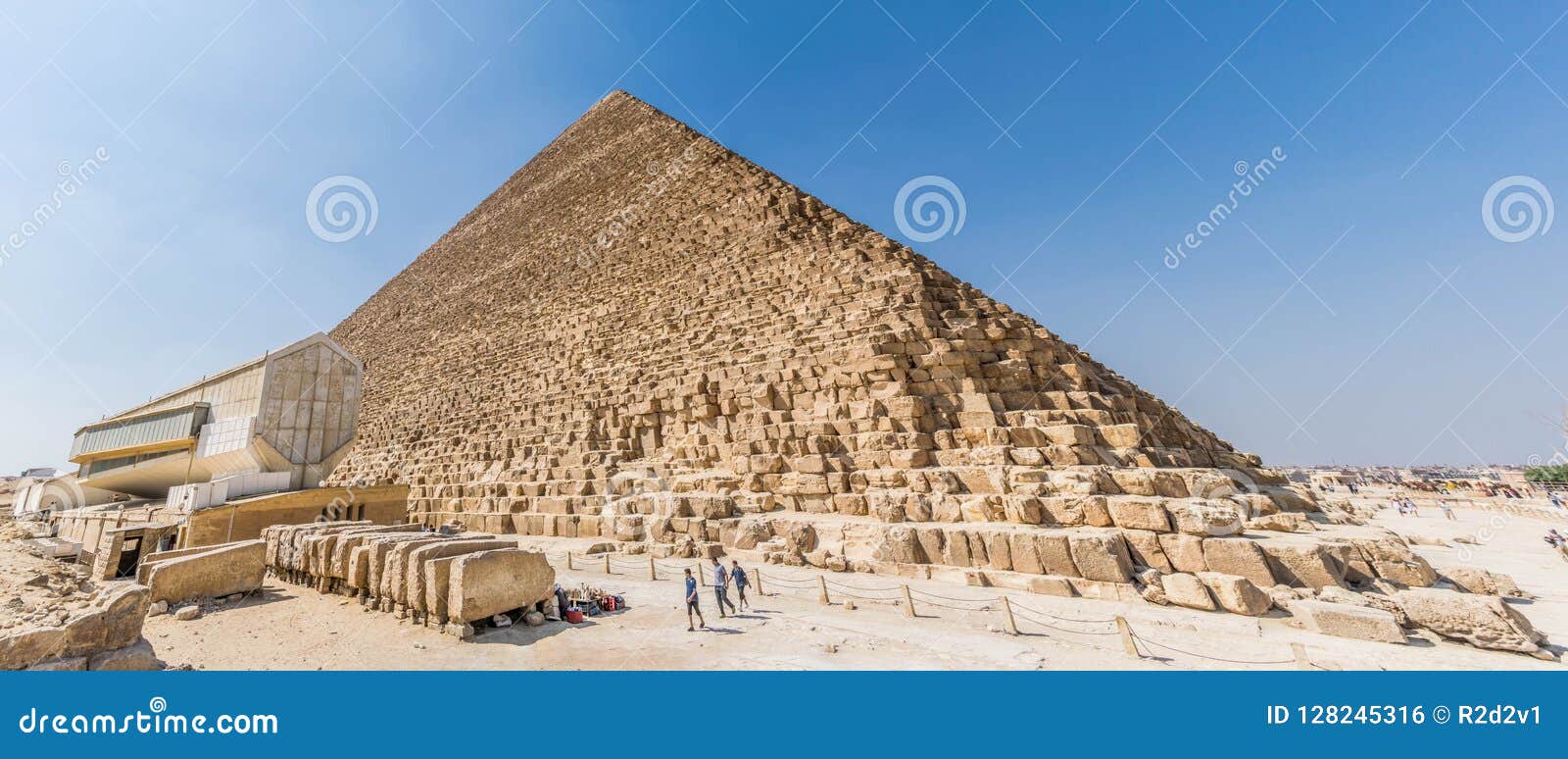 The Great Pyramid Of Giza Also Known As The Pyramid Of Khufu Or The ...