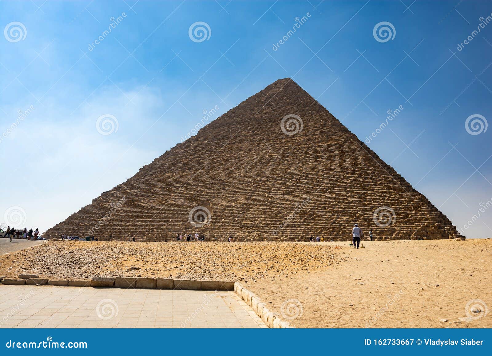 The Great Pyramid Of Giza Also Known As The Pyramid Of Khufu Or The ...