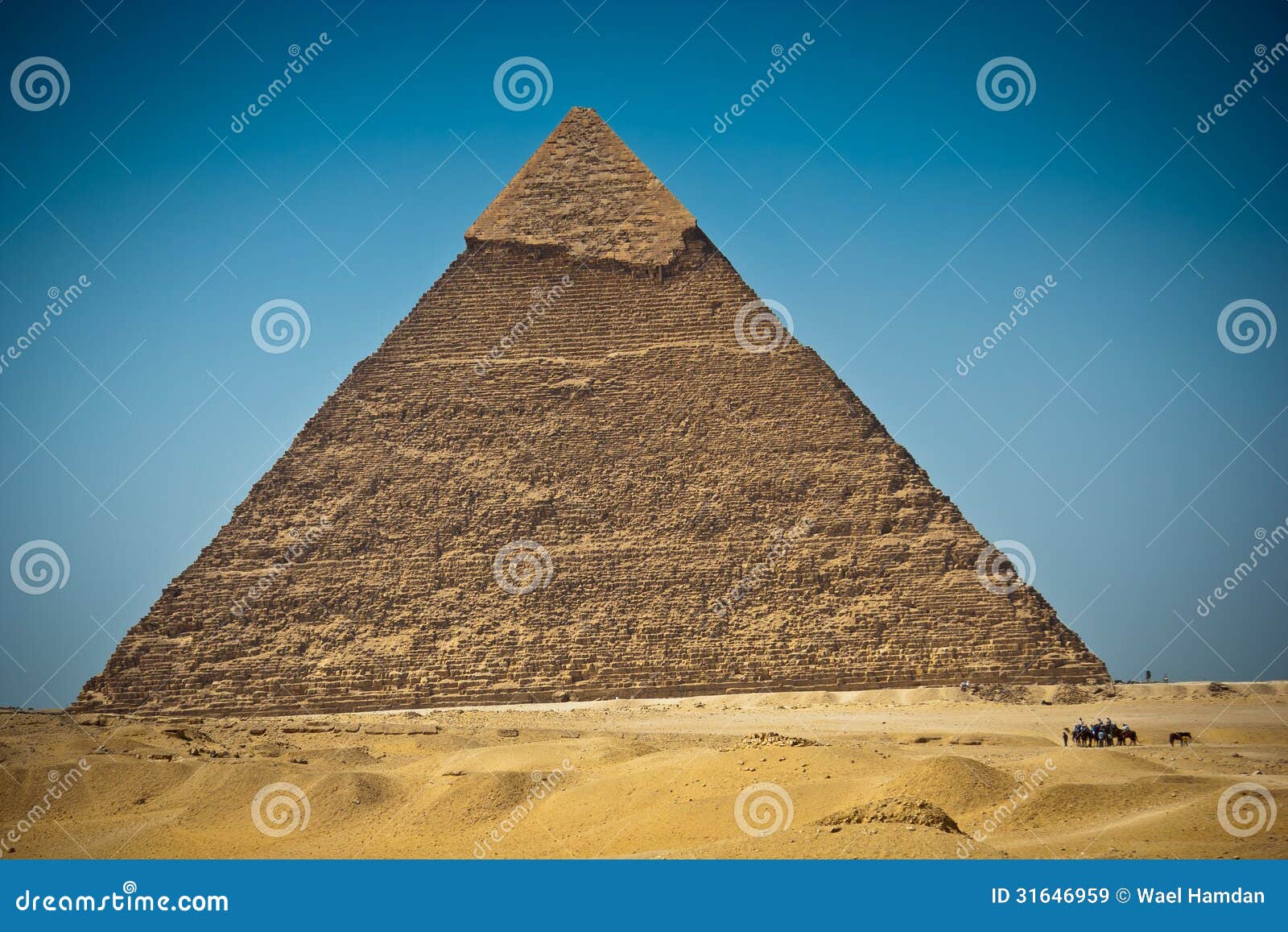 The Great Pyramid Of Giza, Egypt, Stands Between 2 Other Pyramids Stock ...