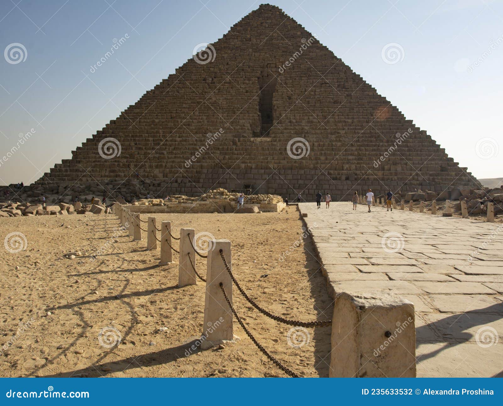 The Great Pyramid of Giza, Egypt, Stands between 2 Other Pyramids ...